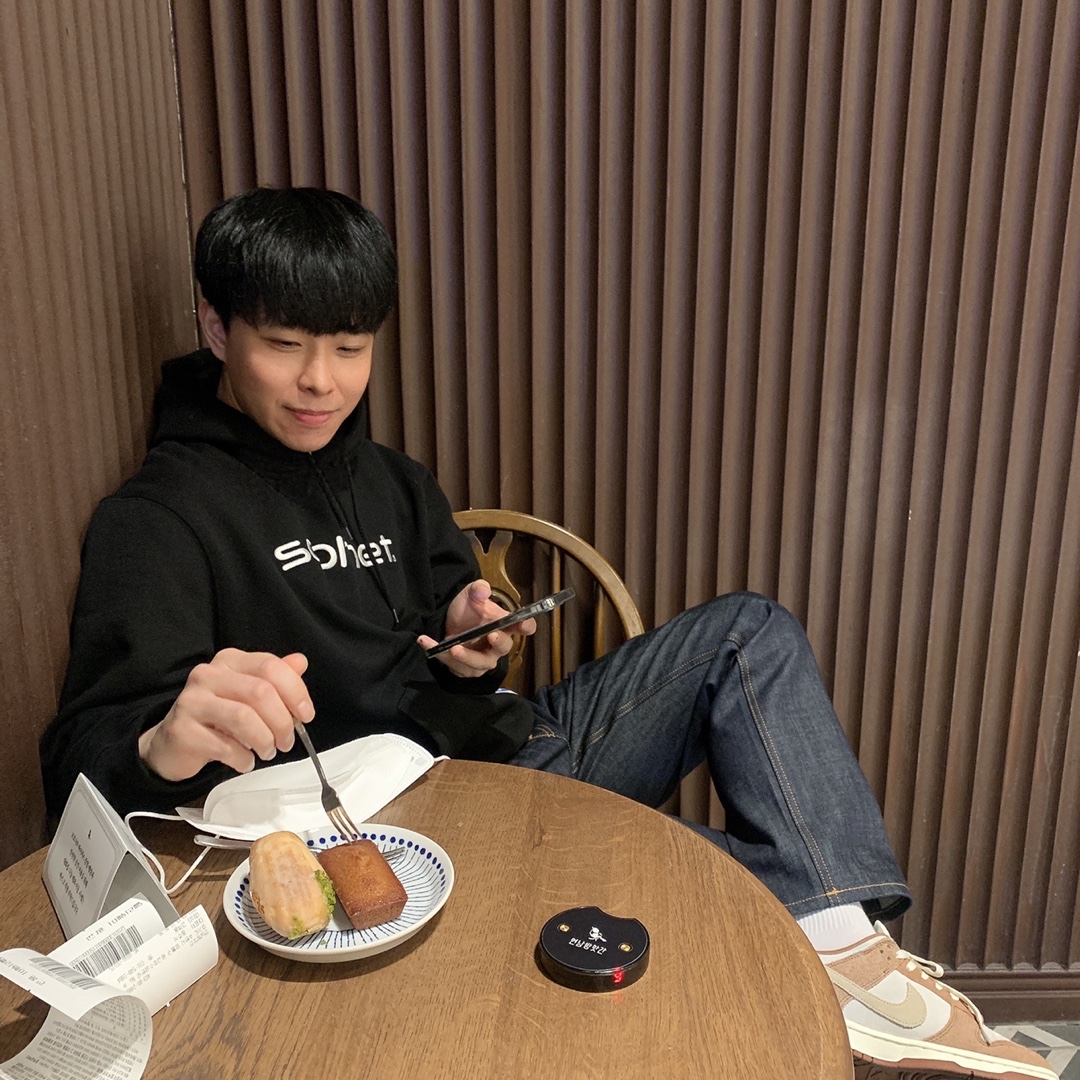 Ahn (@ready_q) 님의 게시물 | KREAM