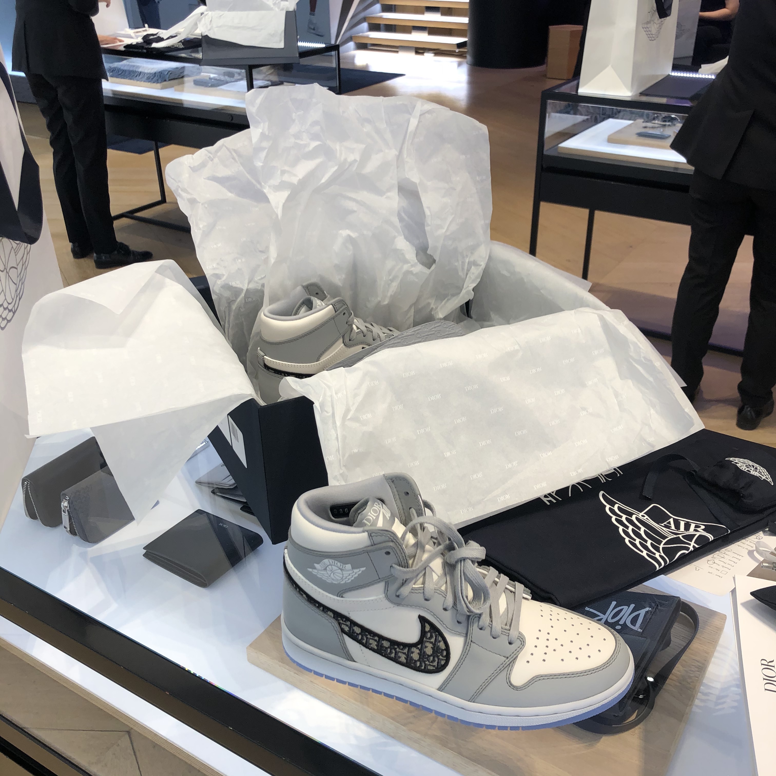 백구 (@ksba_) 님의 게시물 | KREAM