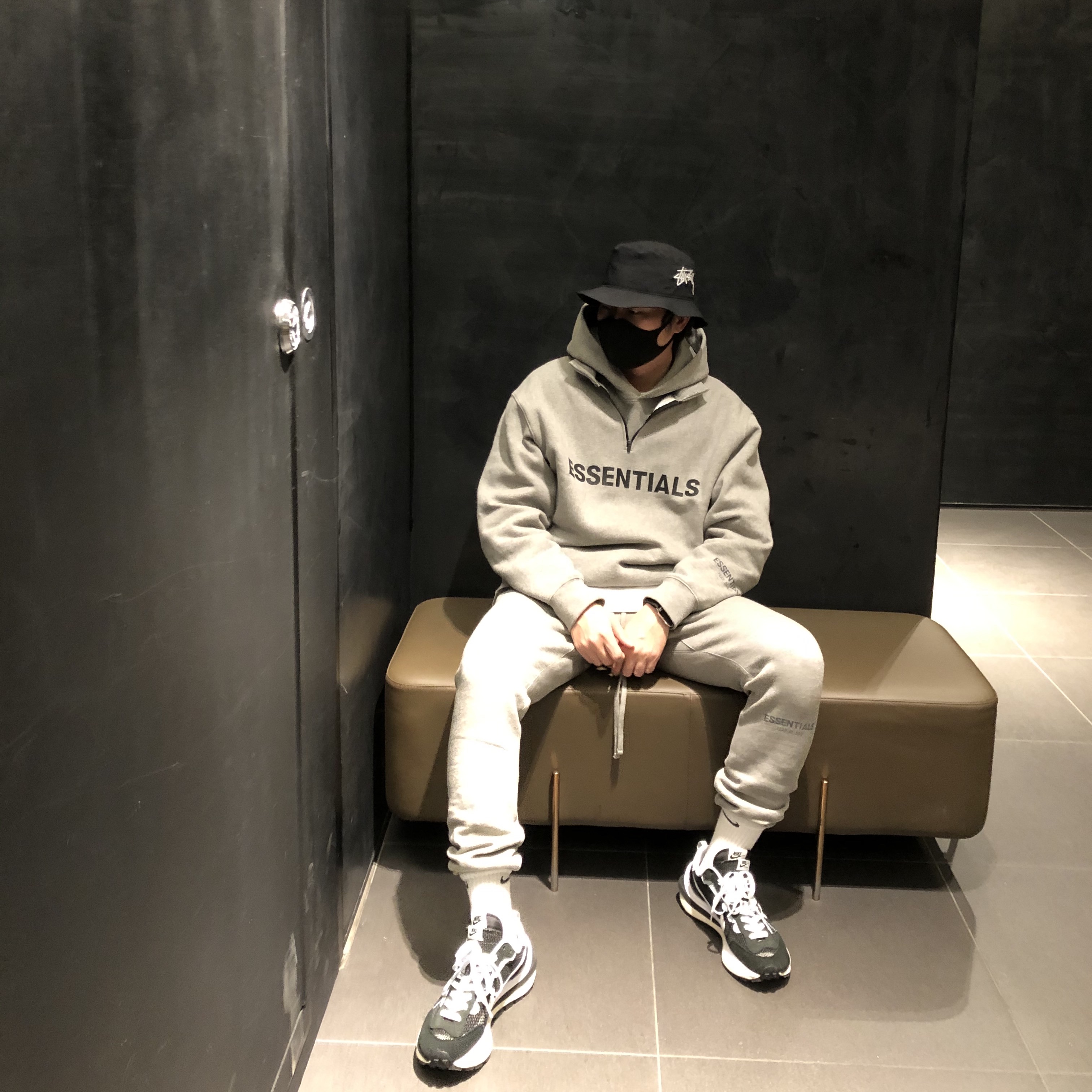 재봉이 (@essential) 님의 게시물 | KREAM