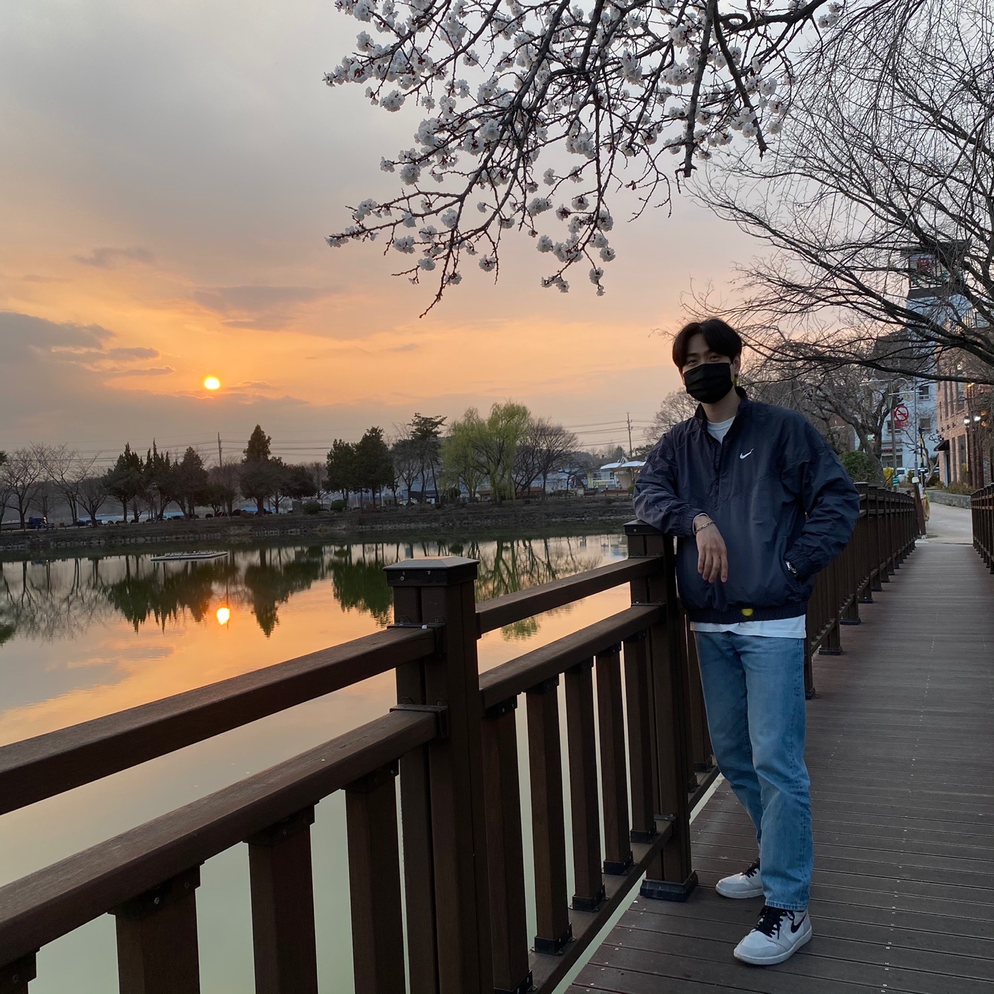 구불출 (@siwan) 님의 게시물 | KREAM