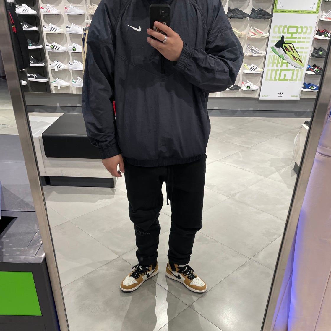 손은눈보다빠르다 (@kendrick.hh) 님의 게시물 | KREAM