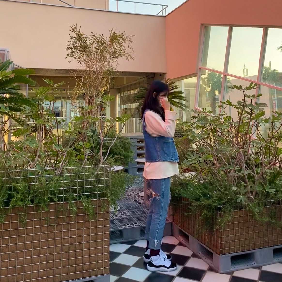 catislove (@moredignity) 님의 게시물 | KREAM