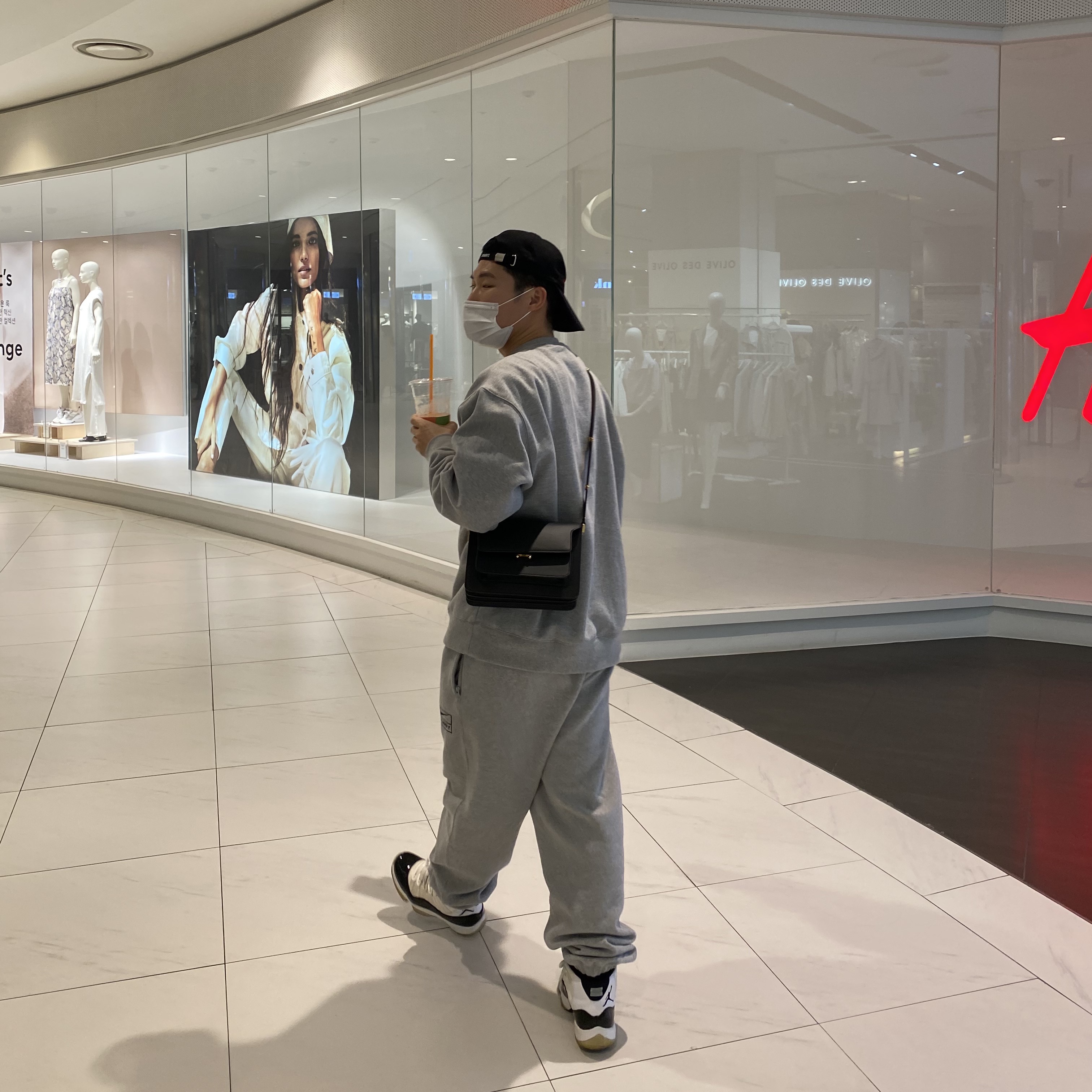 woly12 (@lee_seokhwan) 님의 게시물 | KREAM