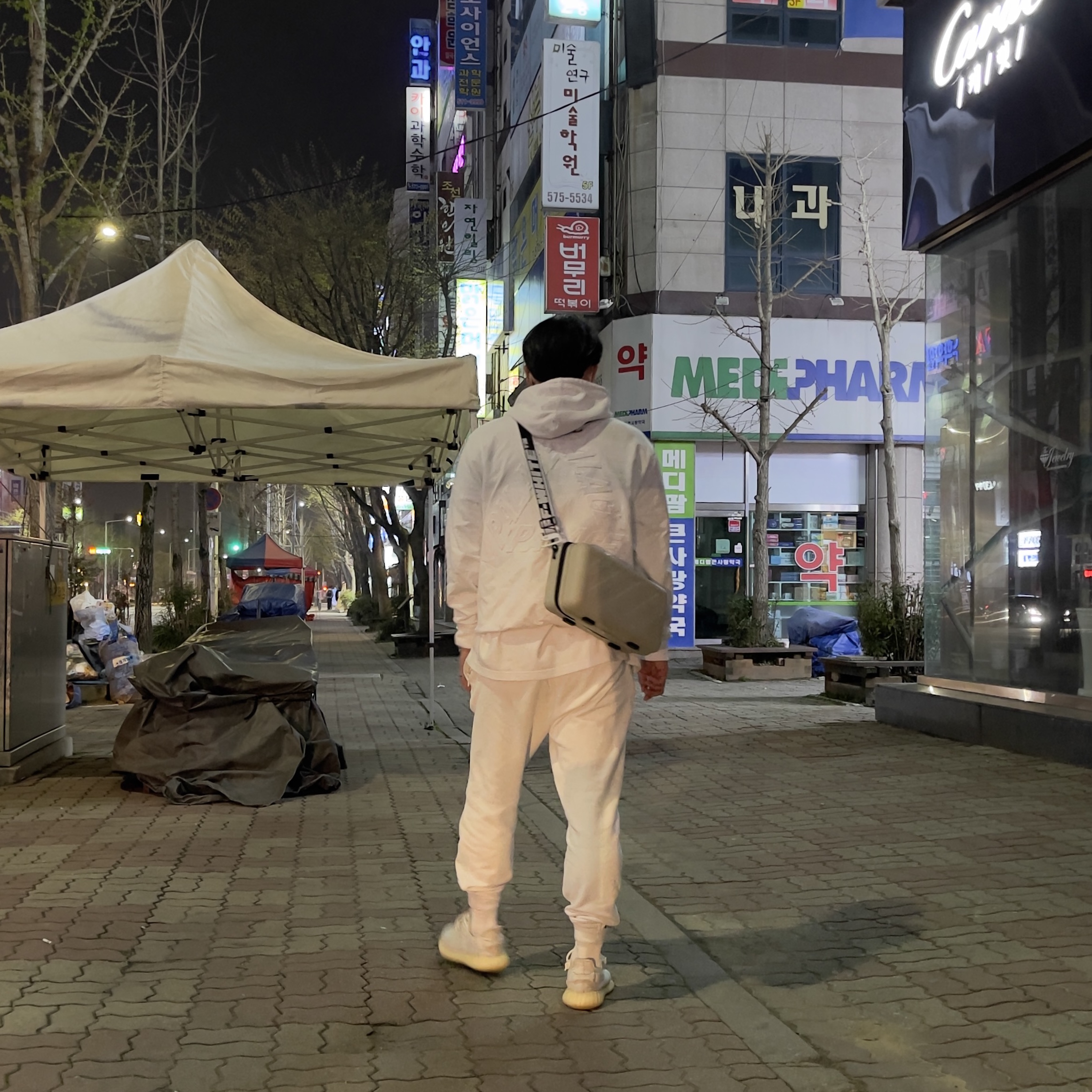 토라🐯 (@tora_) 님의 게시물 | KREAM