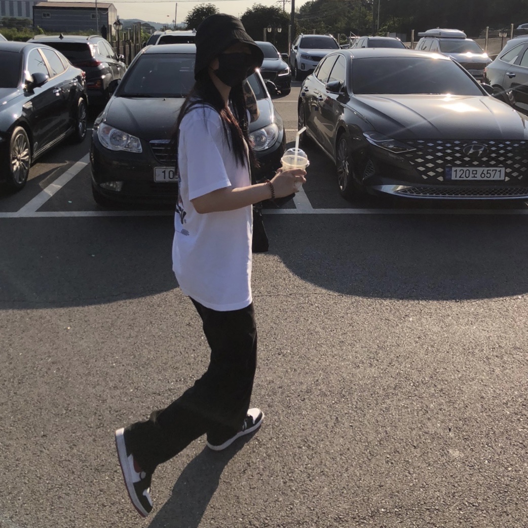 써니 (@1000kg_) 님의 게시물 | KREAM