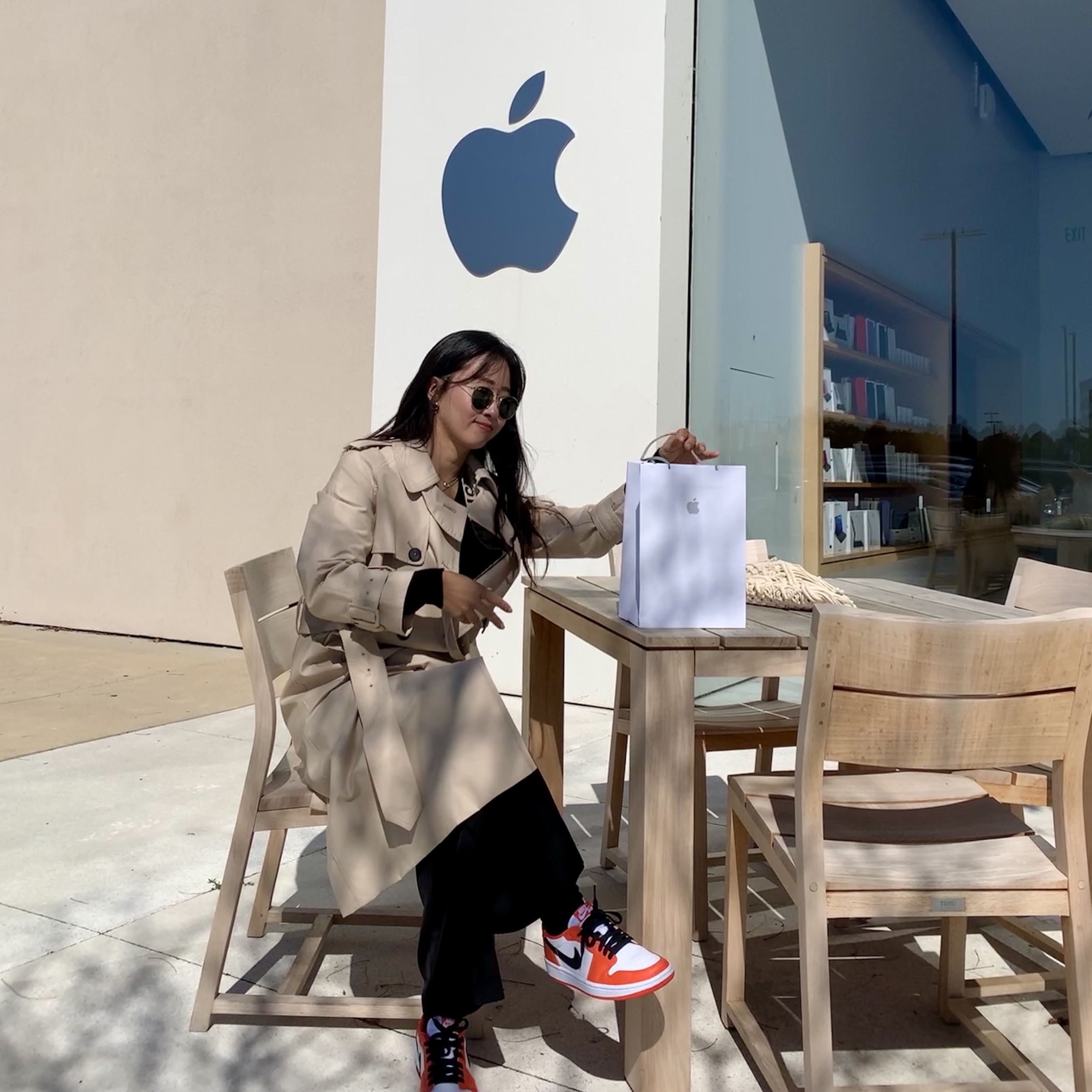 catislove (@moredignity) 님의 게시물 | KREAM