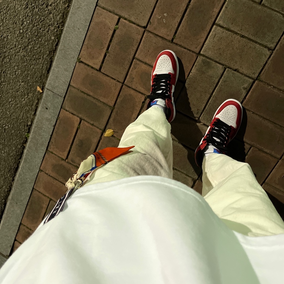 그니 (@g_lee) 님의 게시물 | KREAM