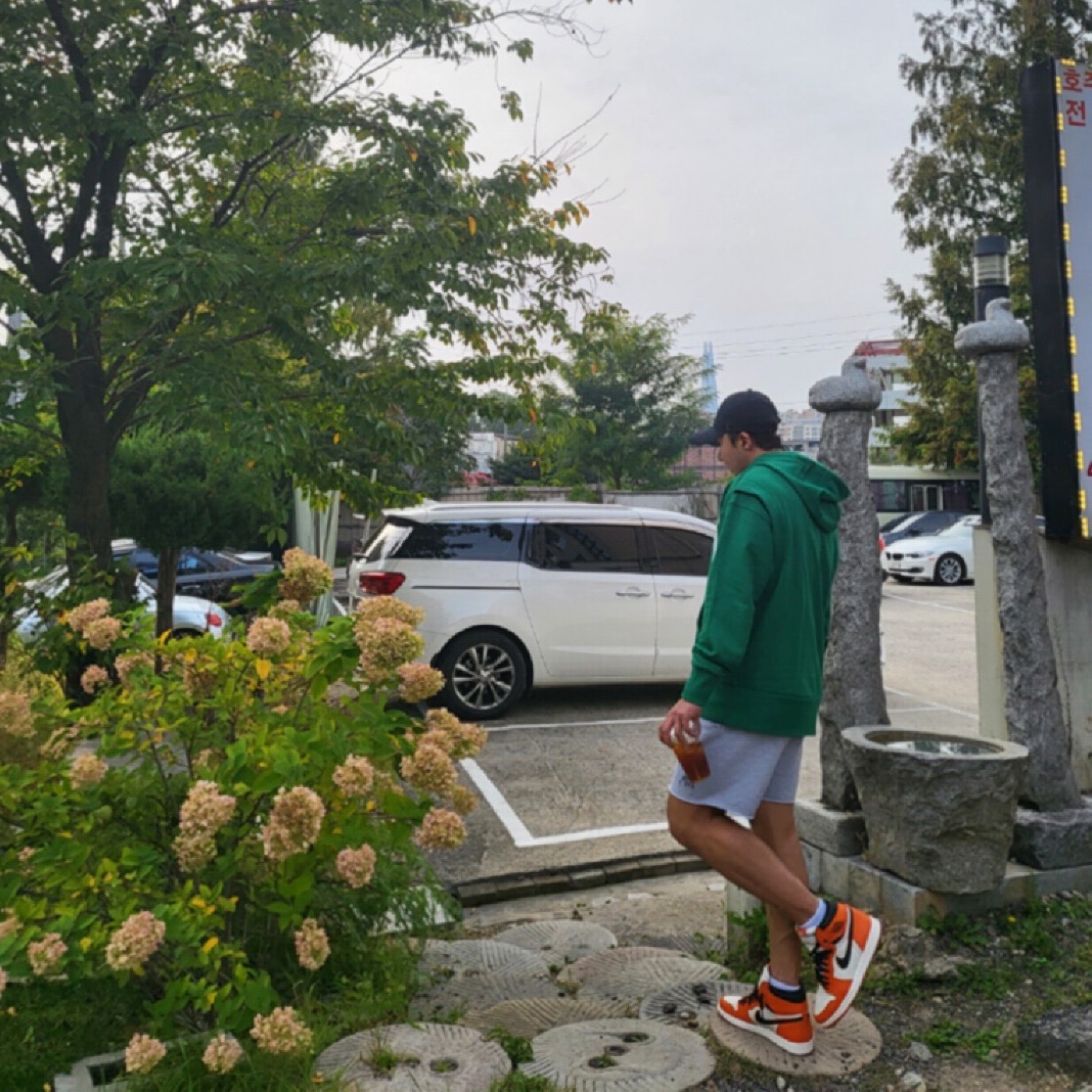 beom (@first_body) 님의 게시물 | KREAM