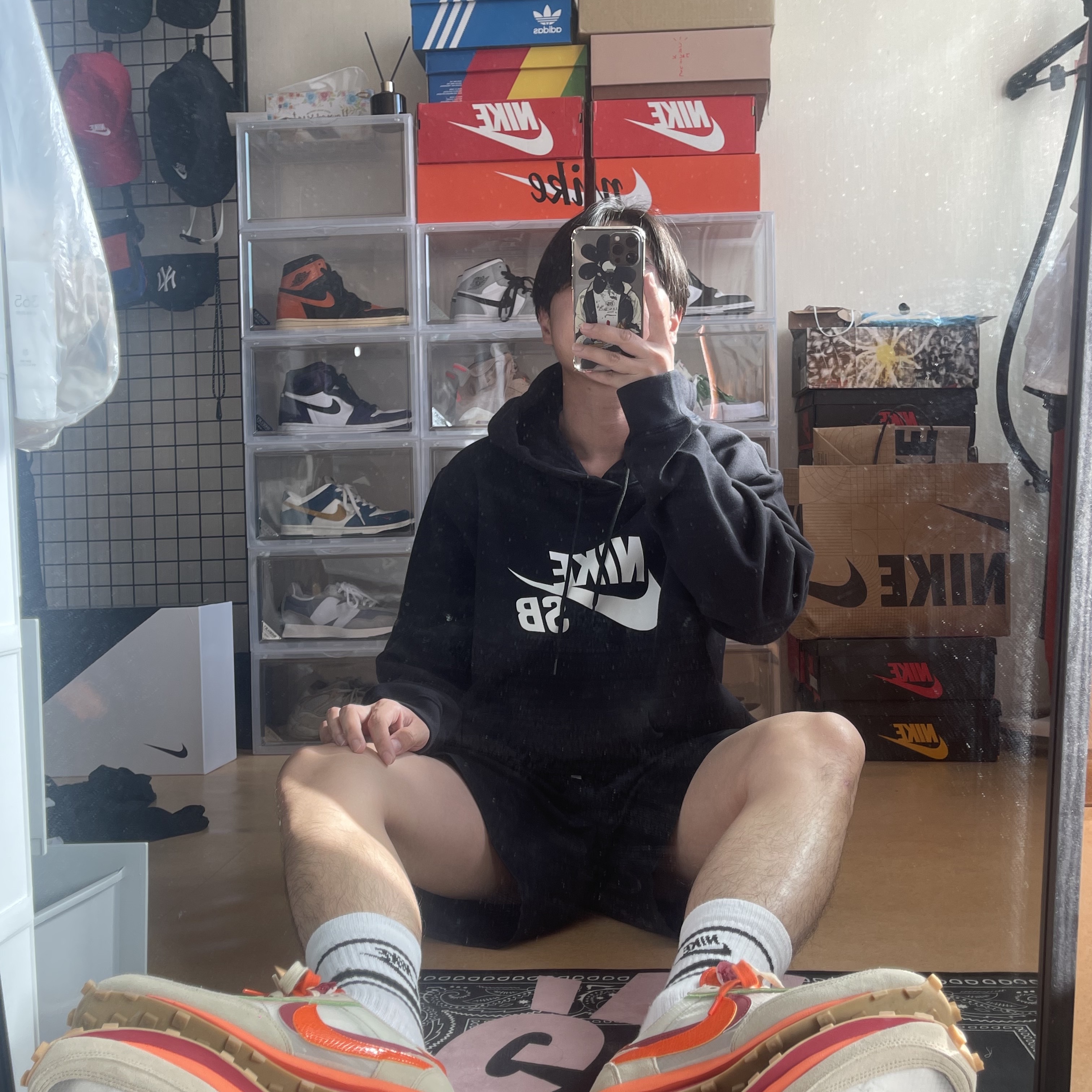 김정현 (@j.___.hyeon) 님의 게시물 | KREAM