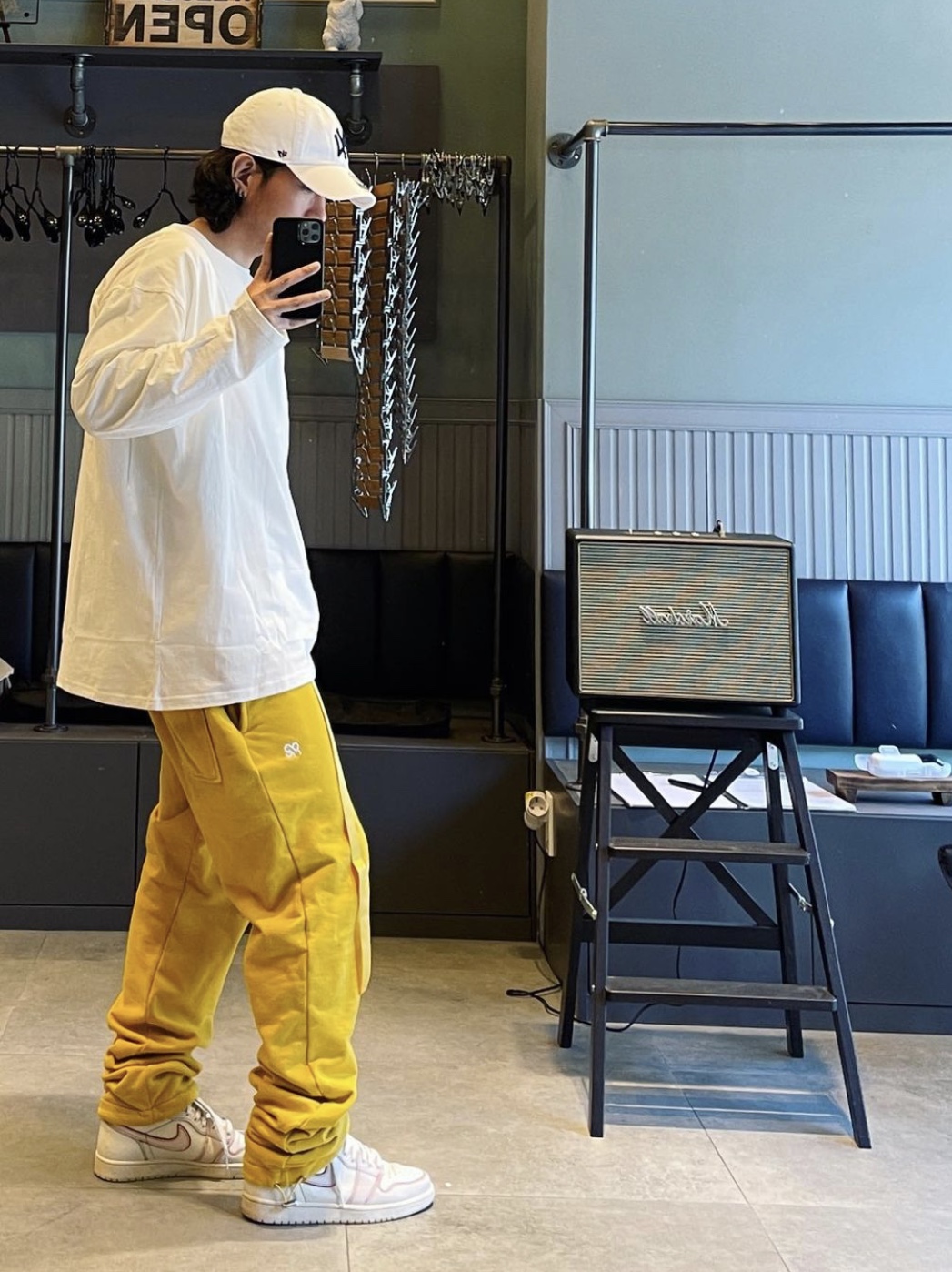 권혁민 (@crazy_crowz) 님의 게시물 | KREAM