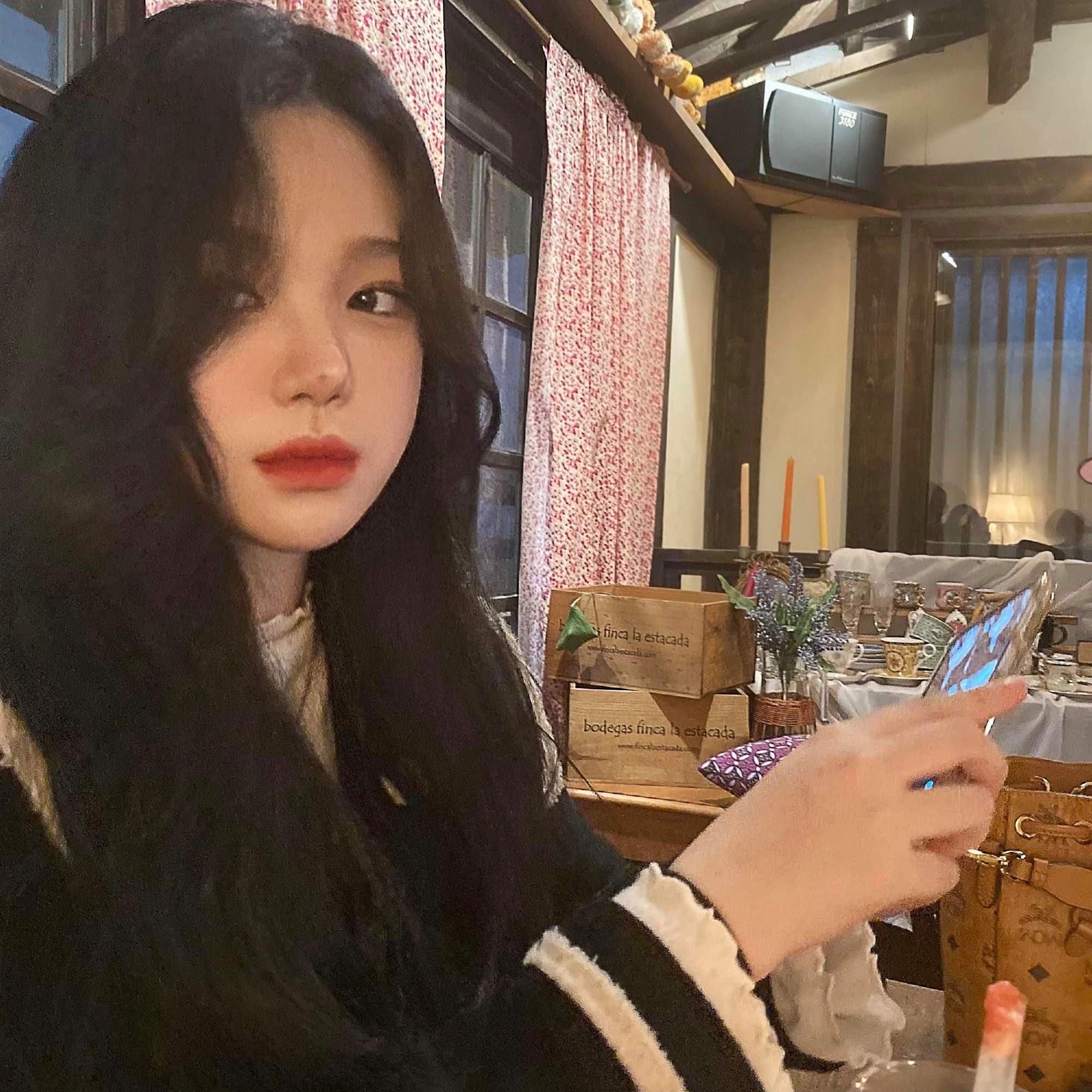 정다솜 (@som.e) 님의 게시물 | KREAM