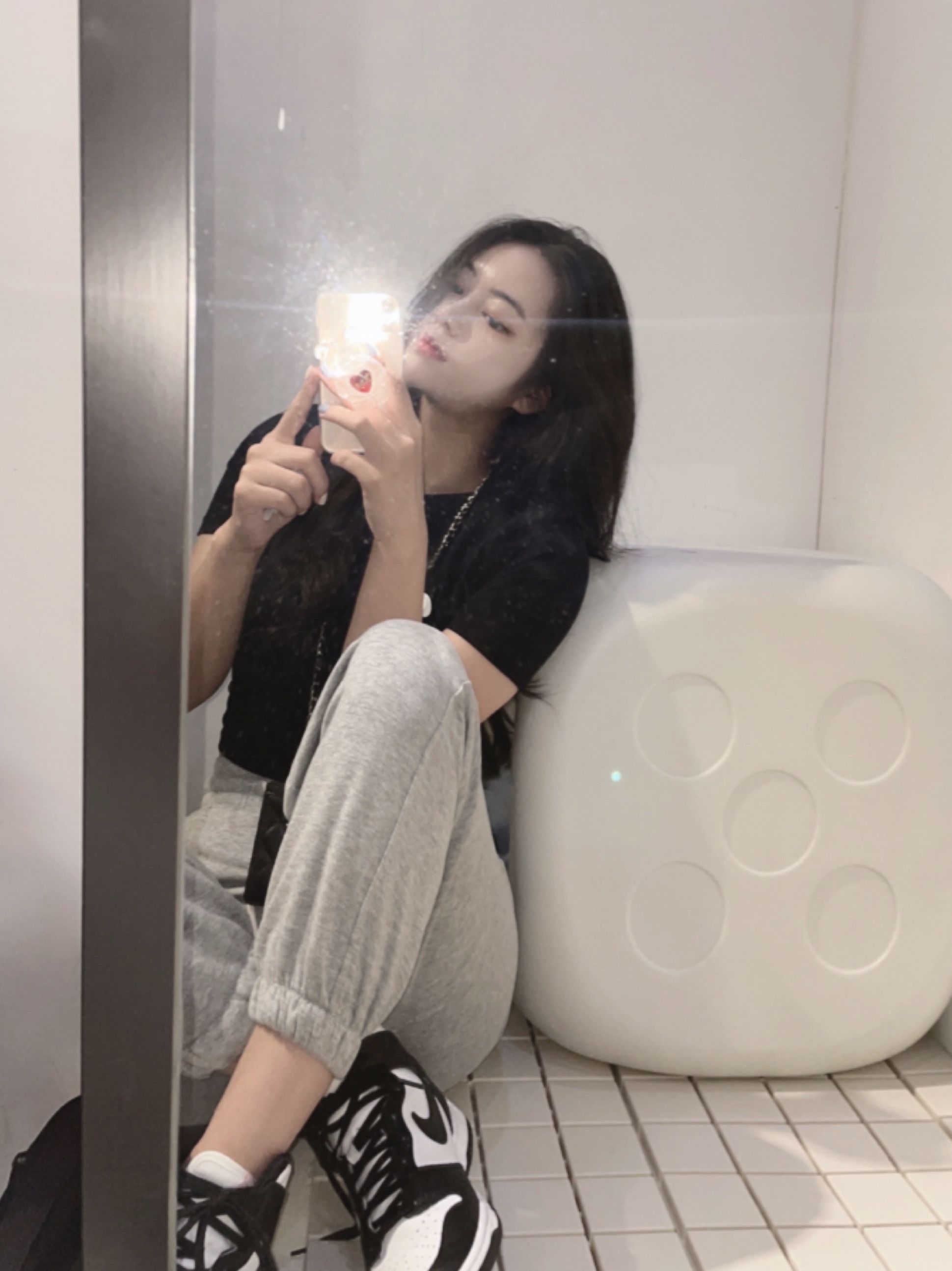 로아다 (@j.ro.a) 님의 게시물 | KREAM