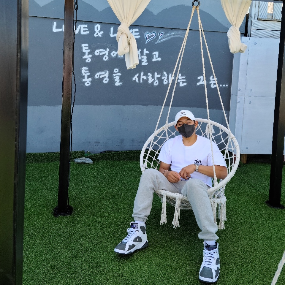 홀리듯 (@lchy2710) 님의 게시물 | KREAM