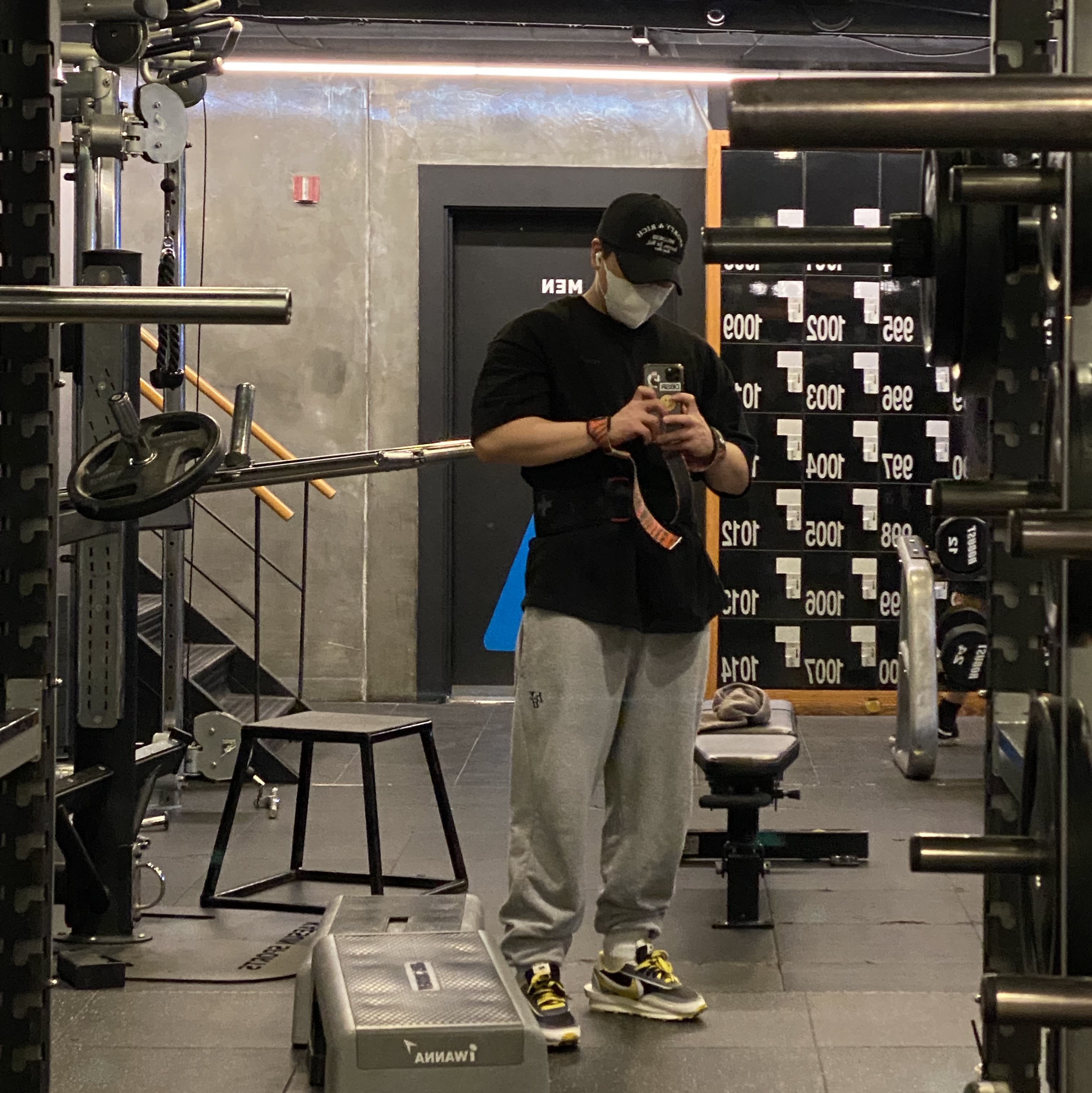 개돼탈프 (@h_joon2) 님의 게시물 | KREAM