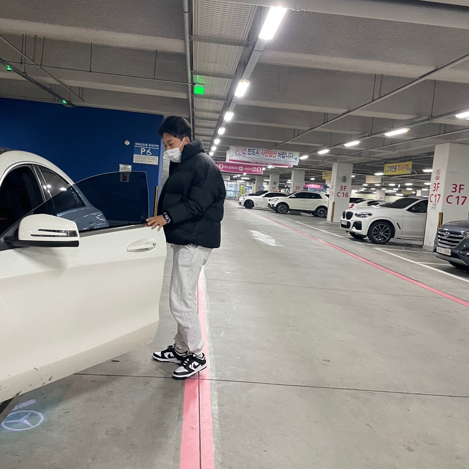 정창용 (@jjj_yong_) 님의 게시물 | KREAM