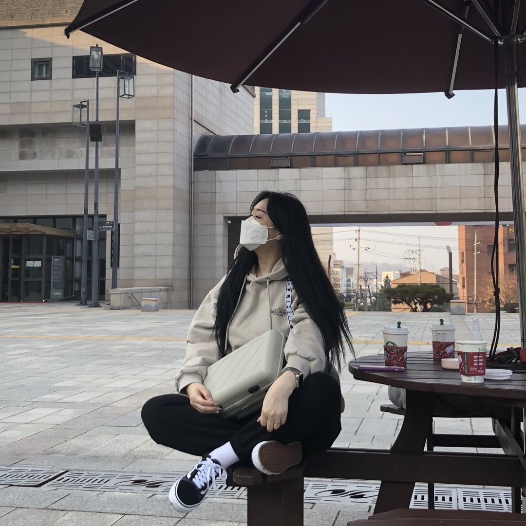 이러나 저러나 (@o_bb_x) 님의 게시물 | KREAM