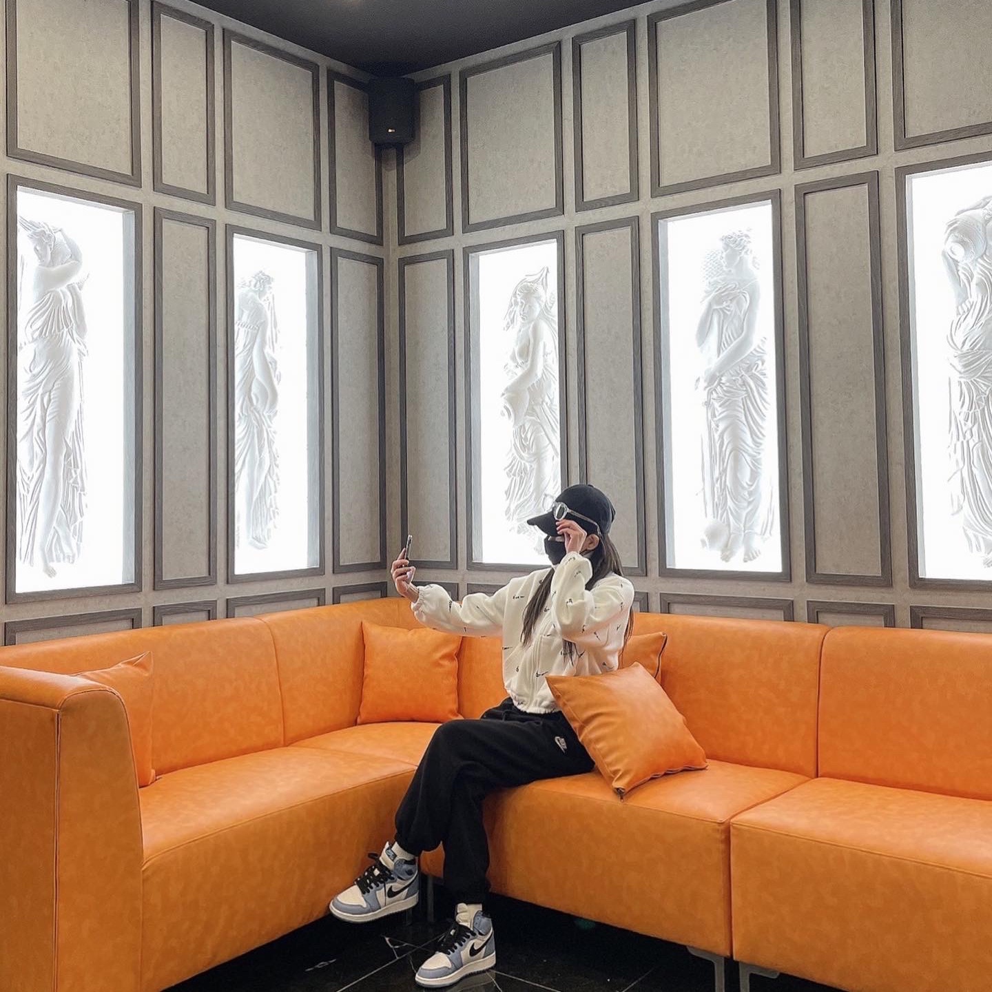 NIZI (@nizi_xx) 님의 게시물 | KREAM