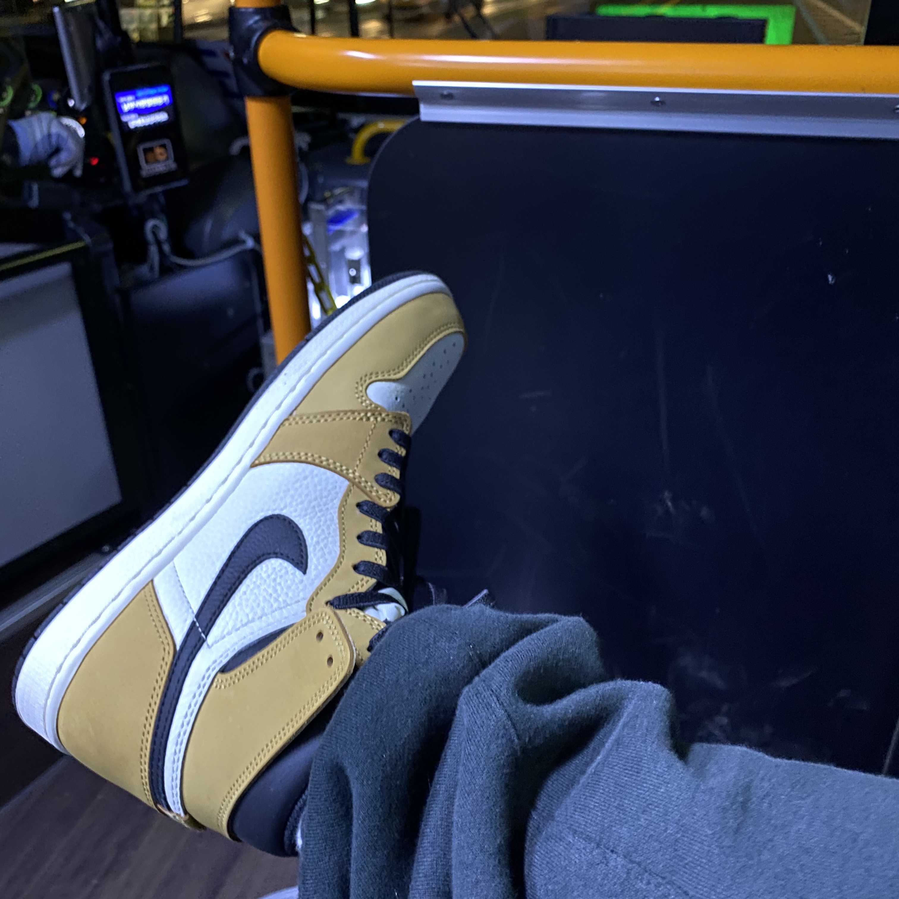 chi (@chih2_) 님의 게시물 | KREAM