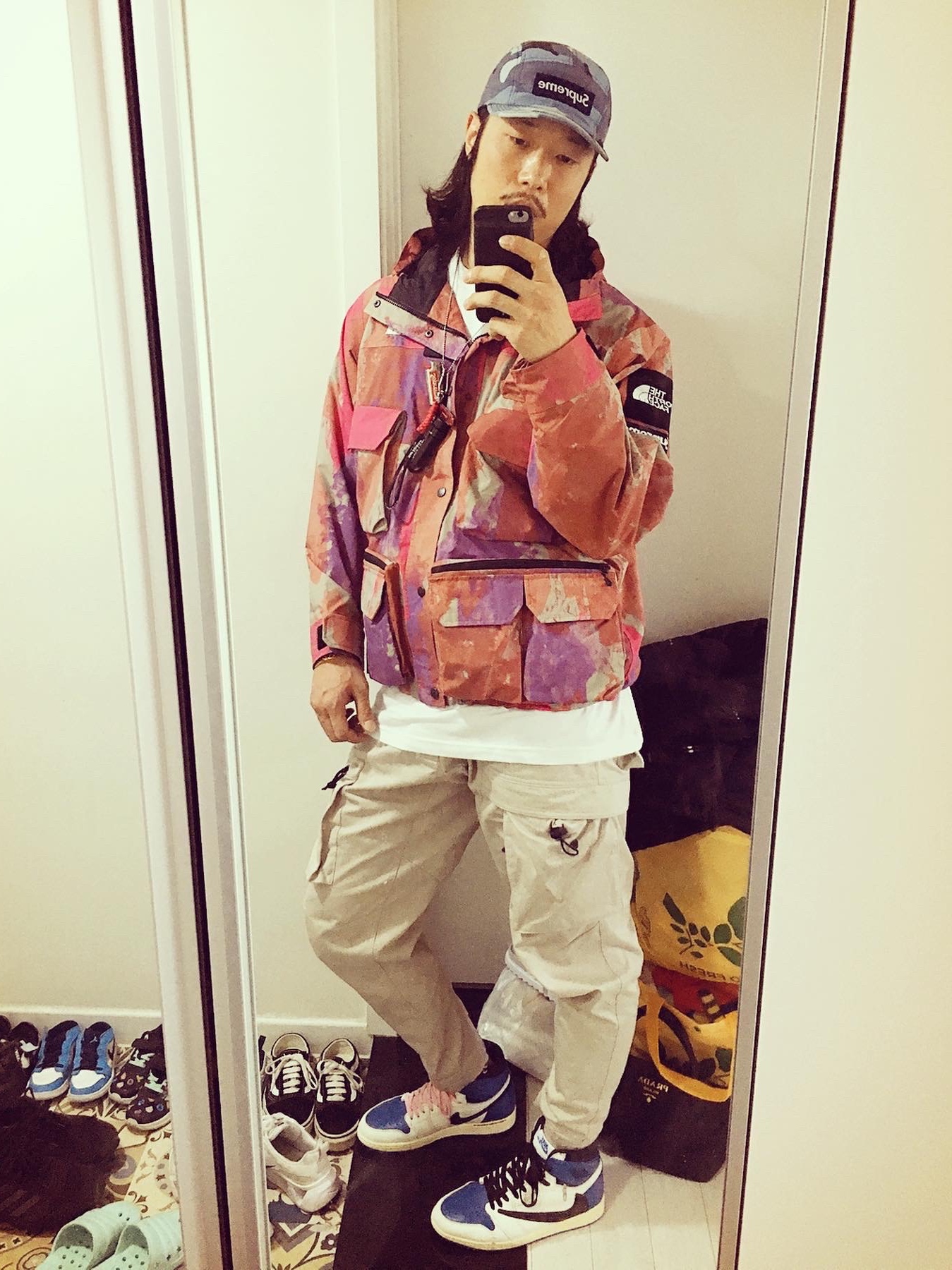 insta : s.u.... (@s.u.p.r.e.m...) 님의 게시물 | KREAM