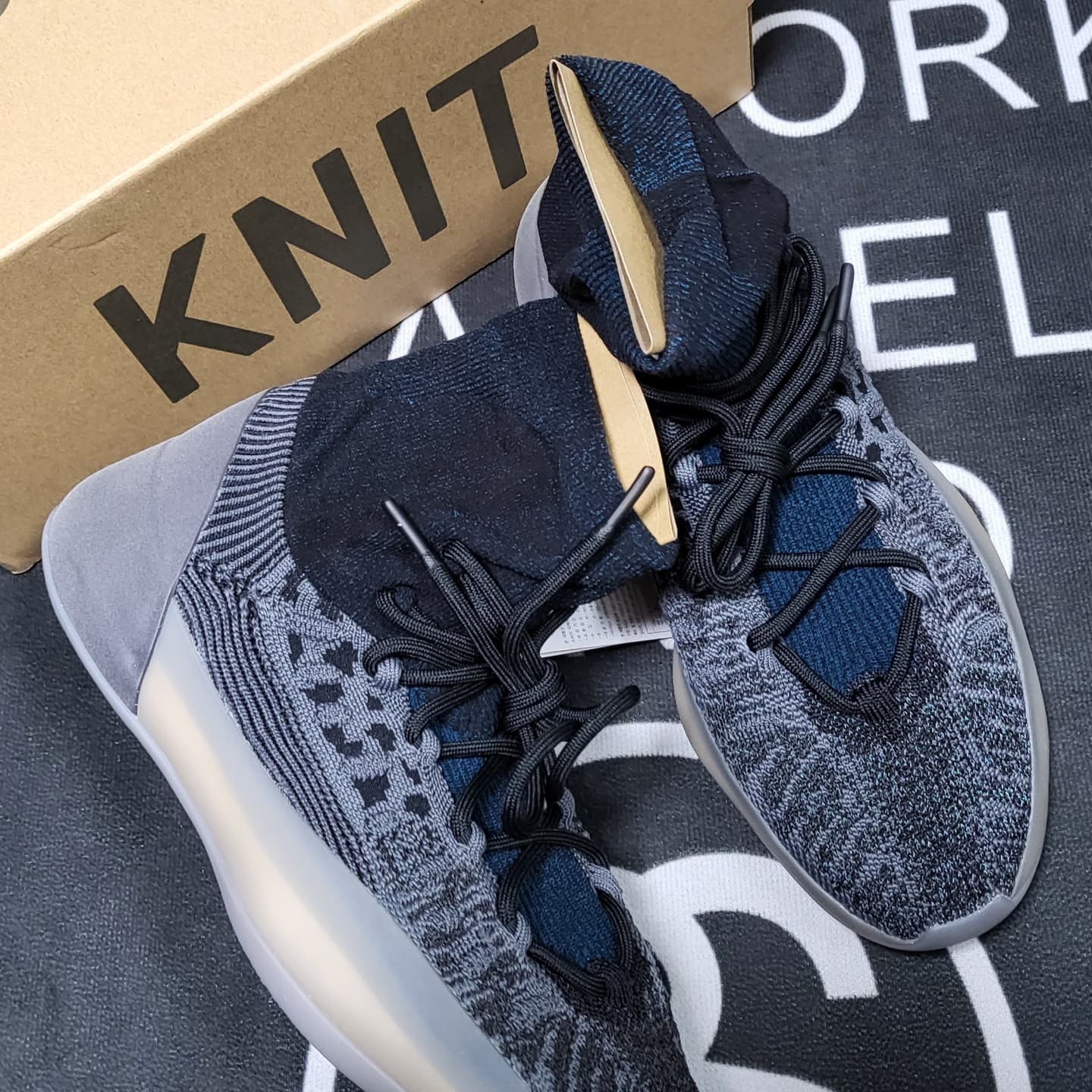 방구석에서 사진찍는사람 (@lo__ol9_7) 님의 게시물 | KREAM