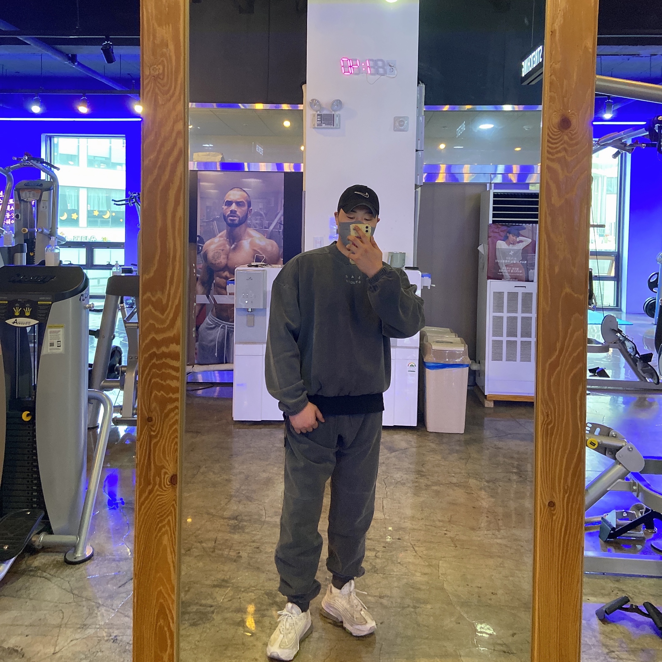 이경석 (@strong_suk) 님의 게시물 | KREAM