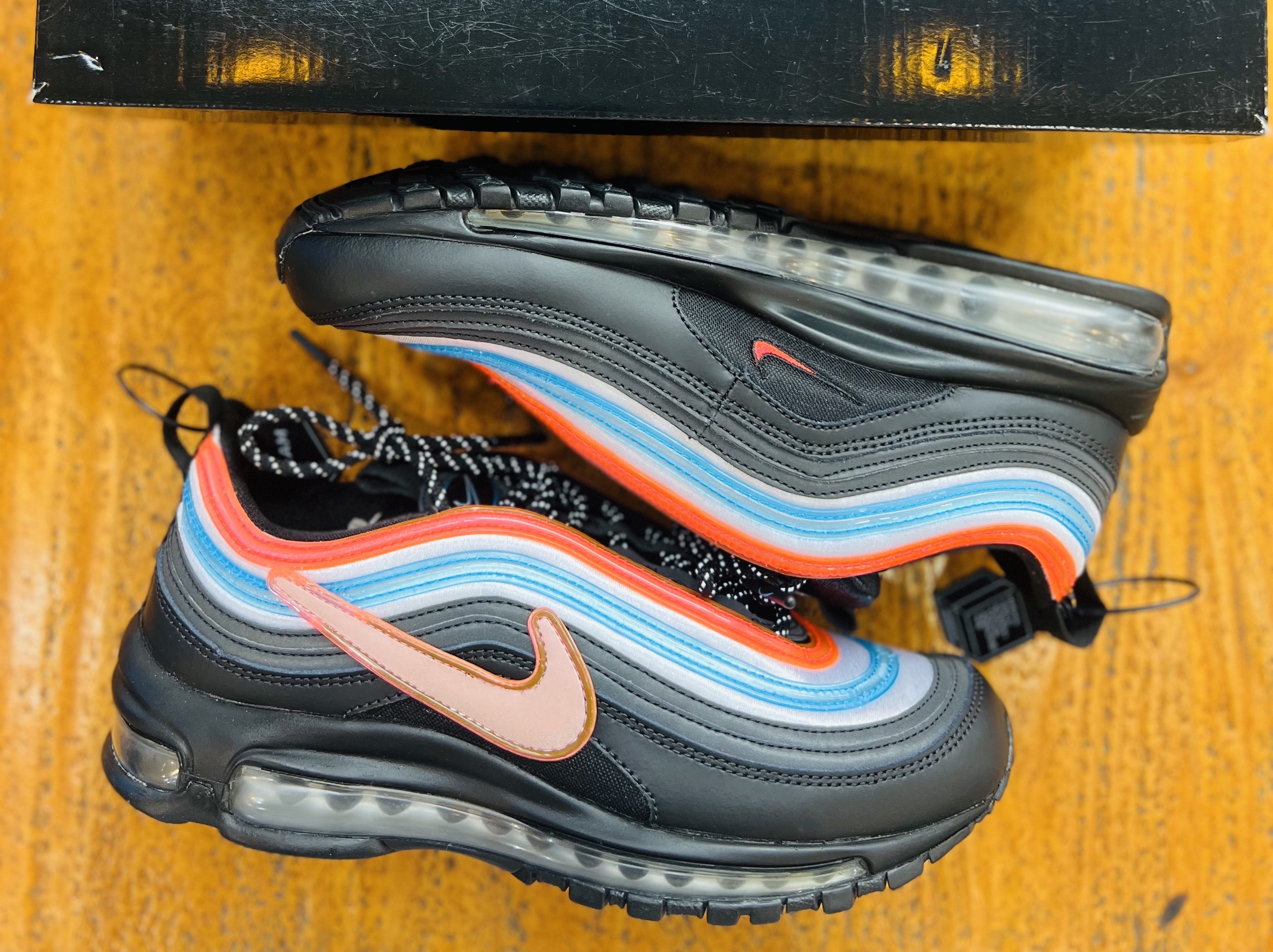 jureeluck w. (@mareeya) 님의 게시물 | KREAM