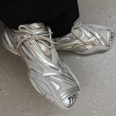 young (@young_247) 님의 게시물 | KREAM