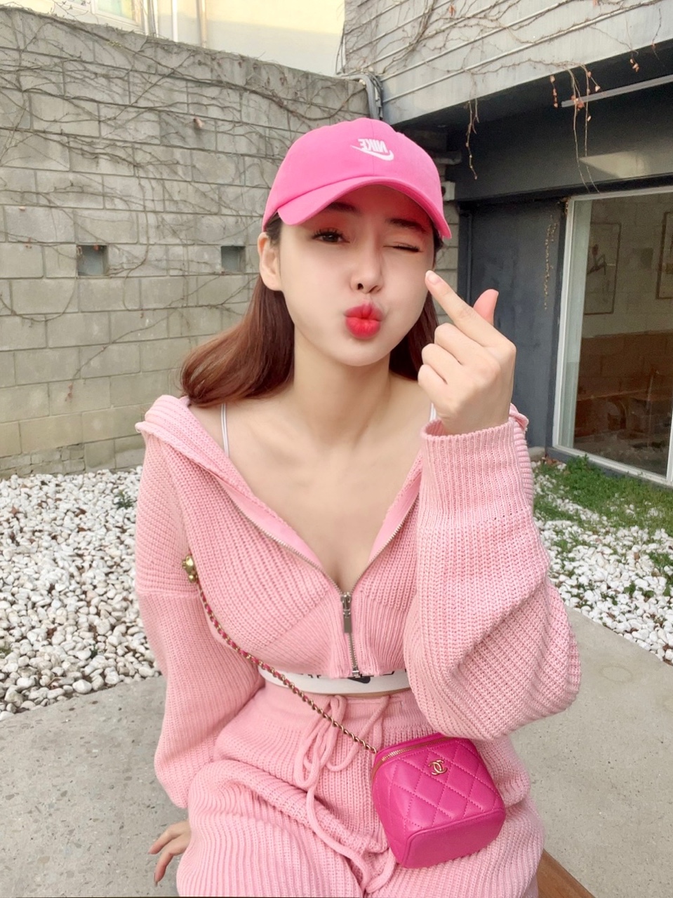 꿀벌이🐝 이지유 (@amelia_v) 님의 게시물 | KREAM