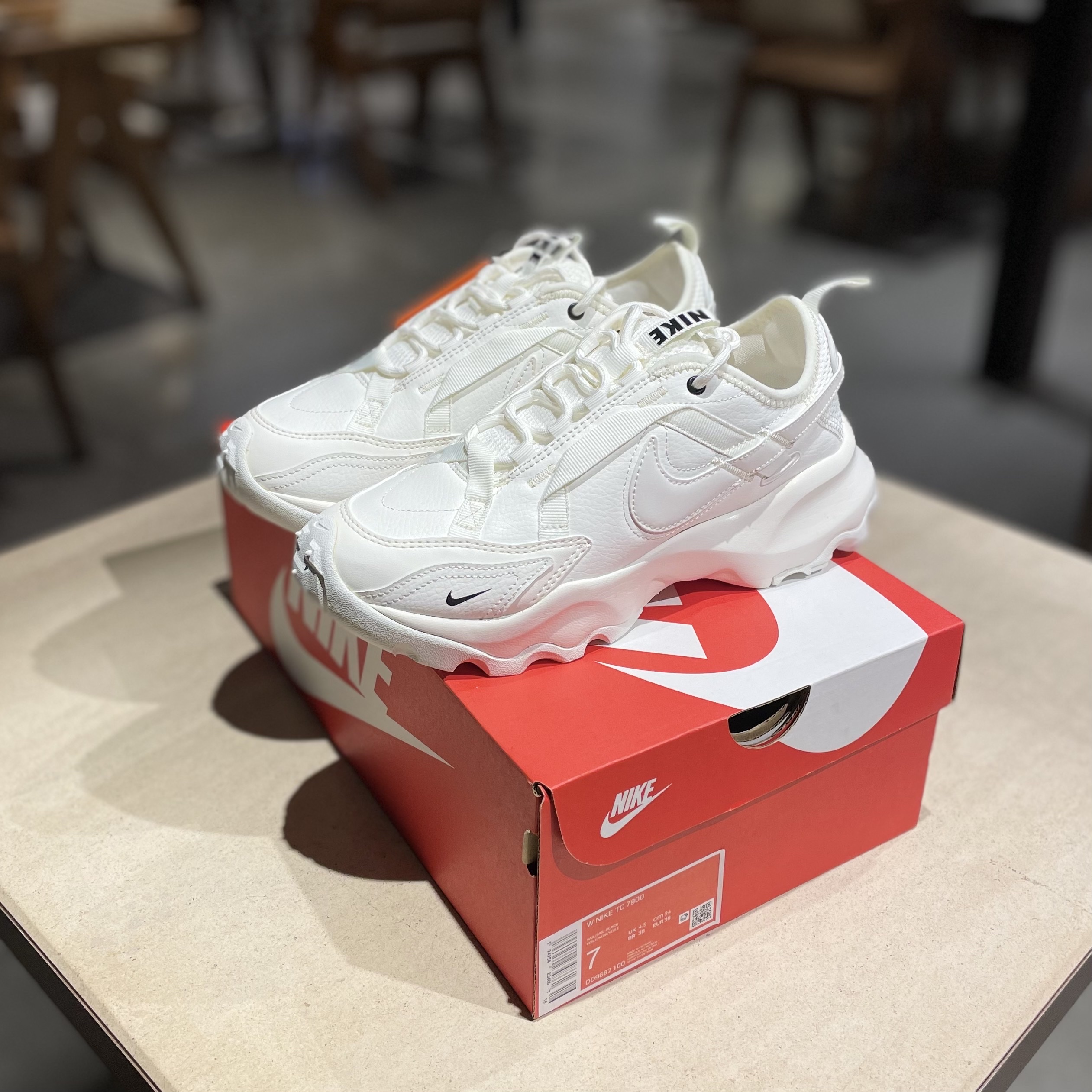 ockera (@ockera) 님의 게시물 | KREAM