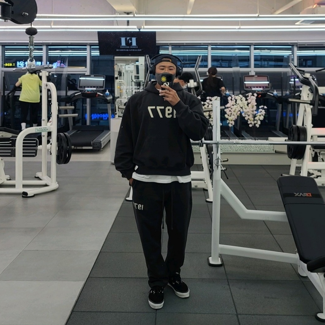 밀당런 (@push_pull_run) 님의 게시물 | KREAM