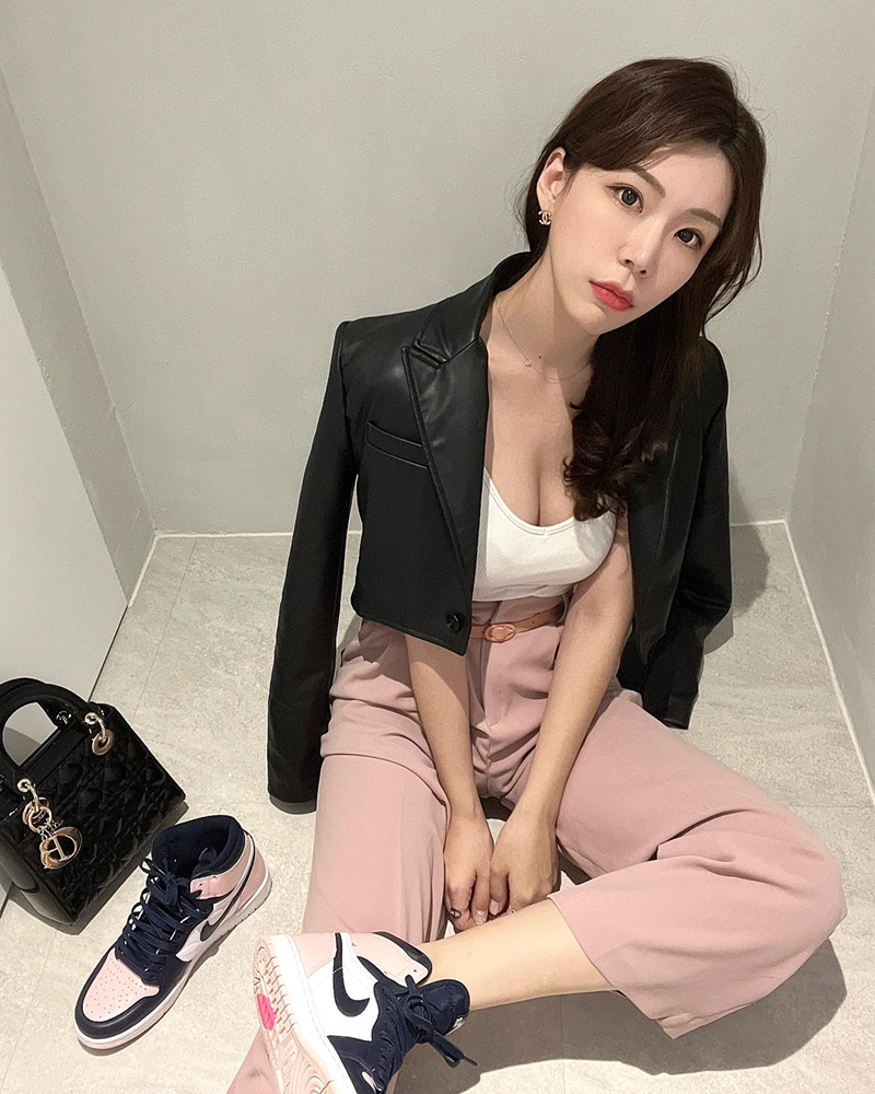 ay (@ays_tudio) 님의 게시물 | KREAM