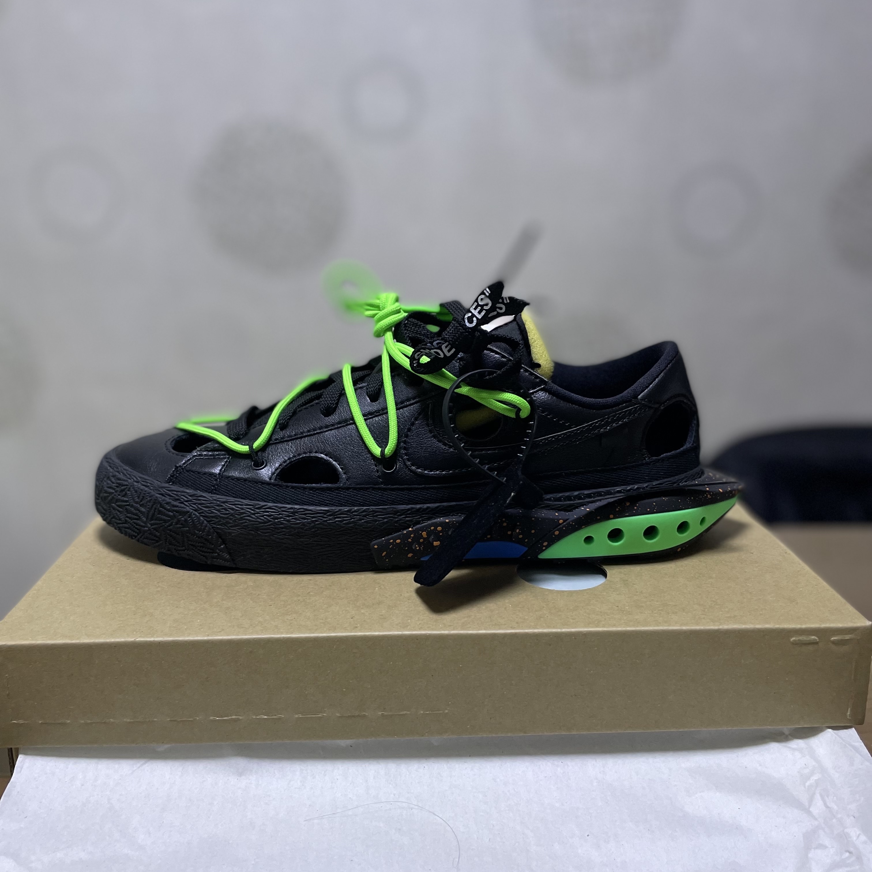 mola (@ccccc_.c) 님의 게시물 | KREAM