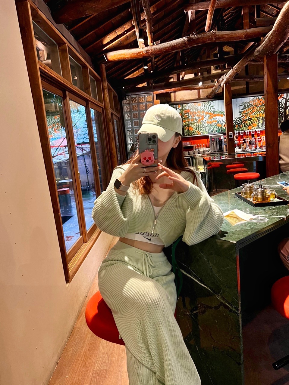 꿀벌이🐝 이지유 (@amelia_v) 님의 게시물 | KREAM