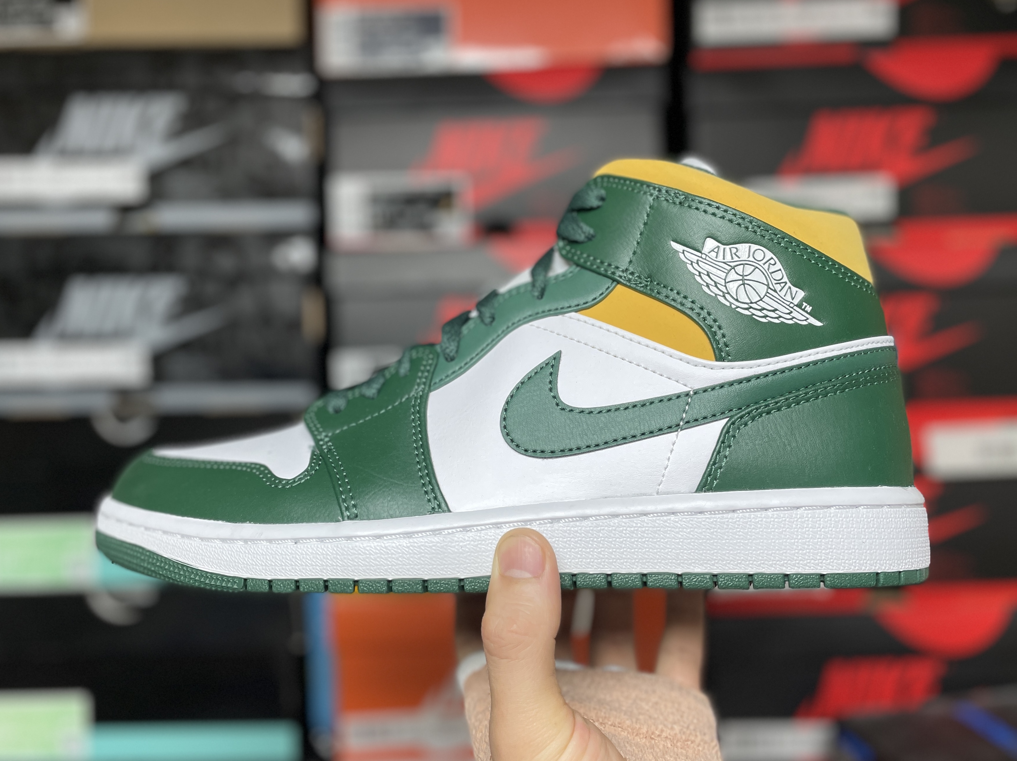 @sneakers__) 님의 게시물 | KREAM