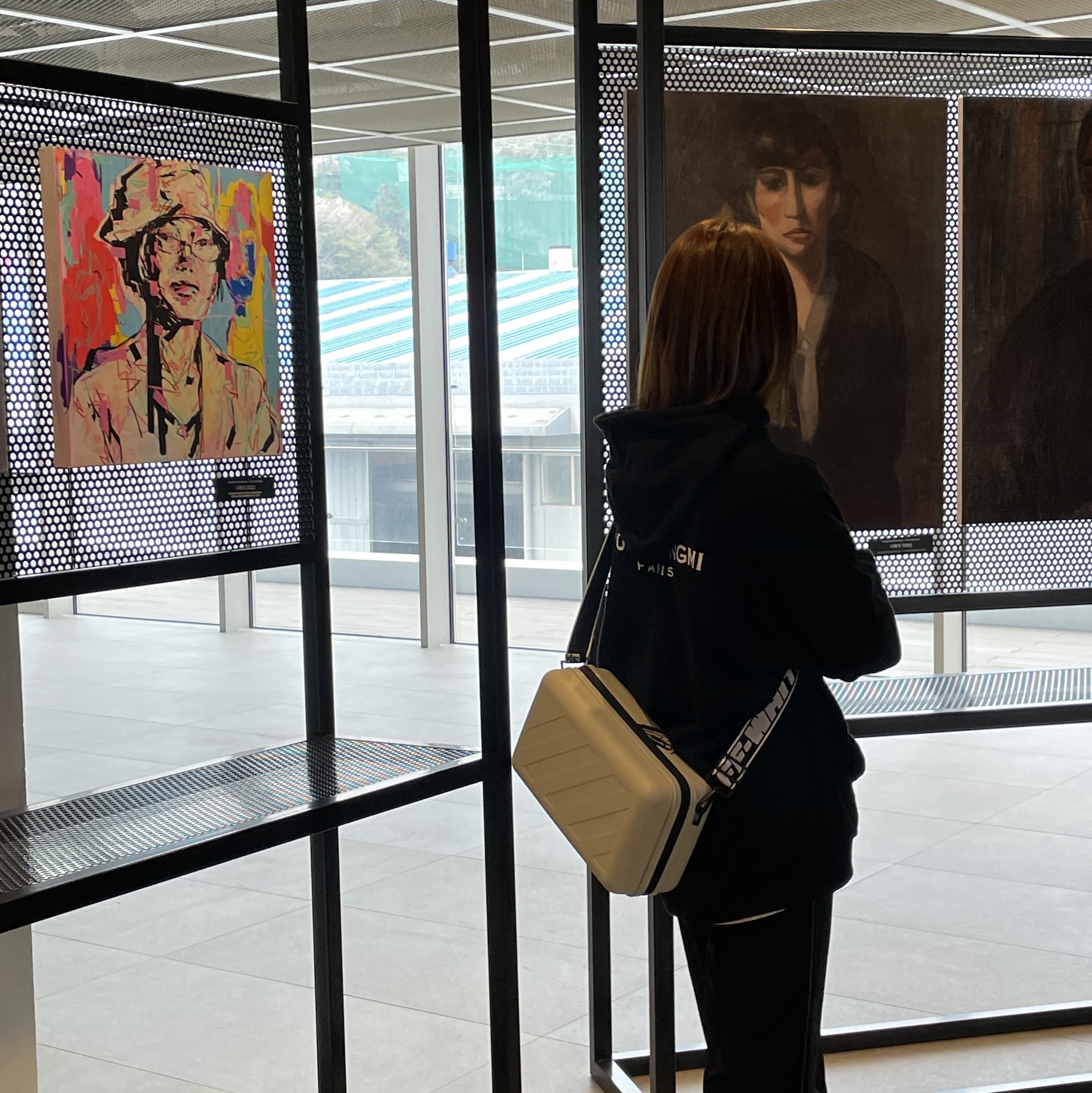 르네 (@eeee_ne) 님의 게시물 | KREAM