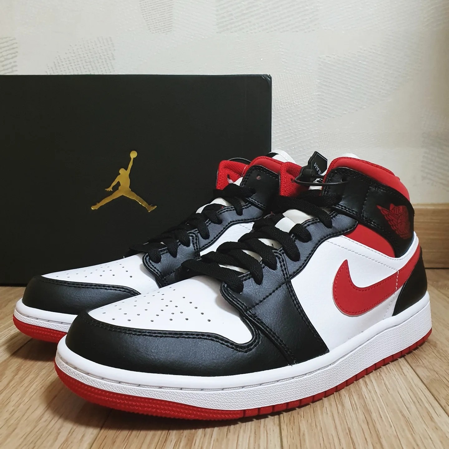 준빵 (@e_jun_bbang) 님의 게시물 | KREAM