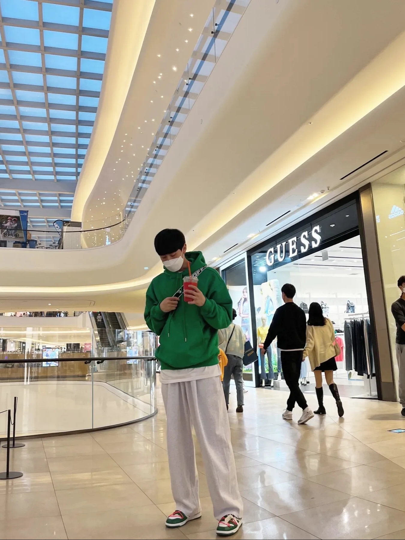 INSTA : jinw... (@jinw_w) 님의 게시물 | KREAM