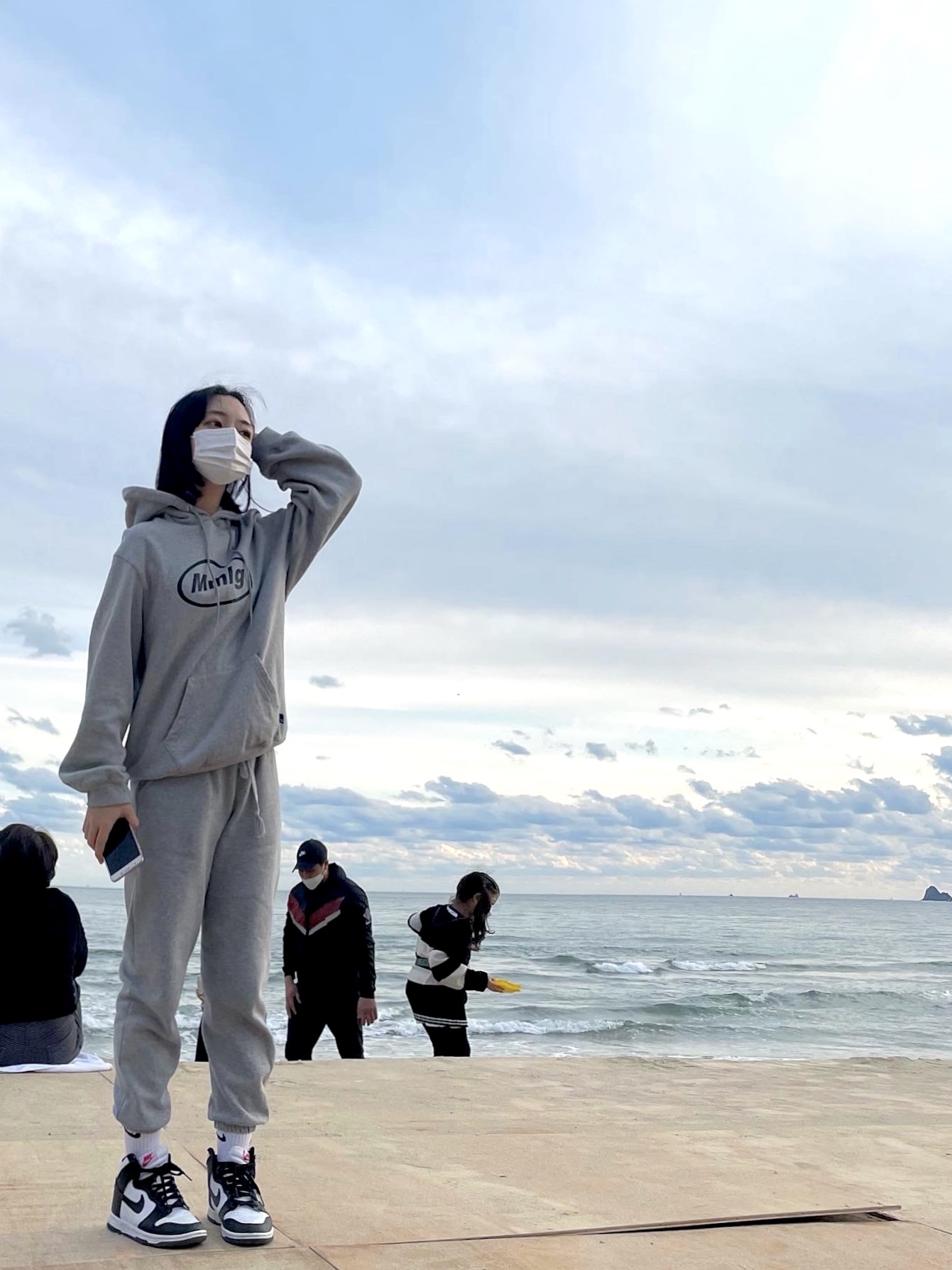 윶 (@syj318) 님의 게시물 | KREAM