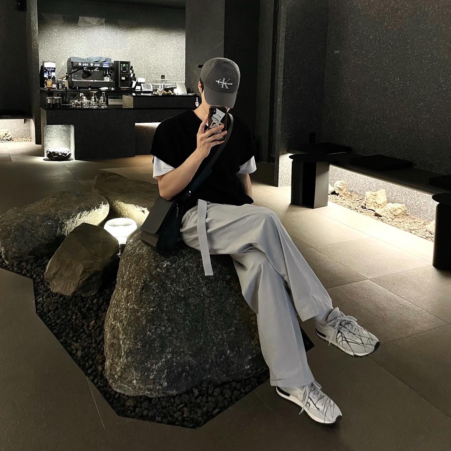 프롬투미 (@fromtome_jun) 님의 게시물 | KREAM