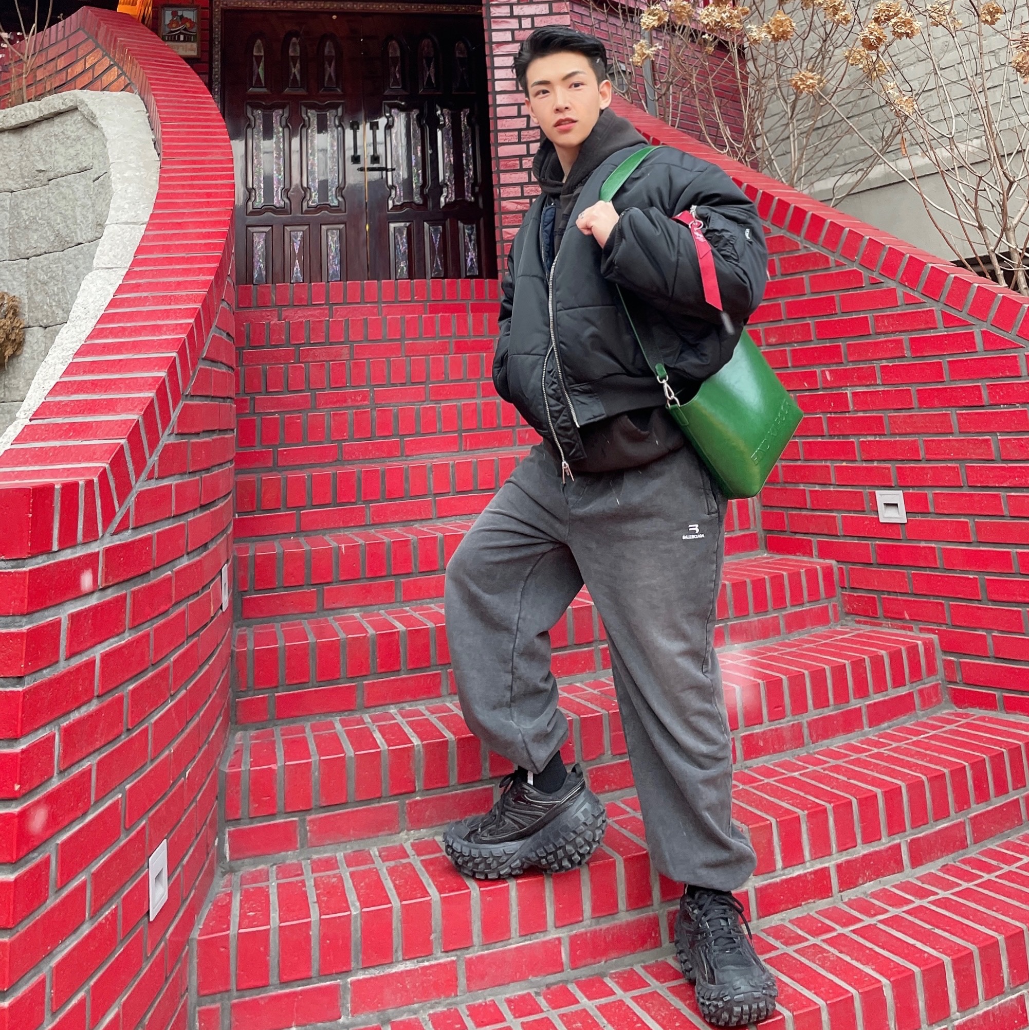 gun.w0_0 (@gun.w0_0) 님의 게시물 | KREAM