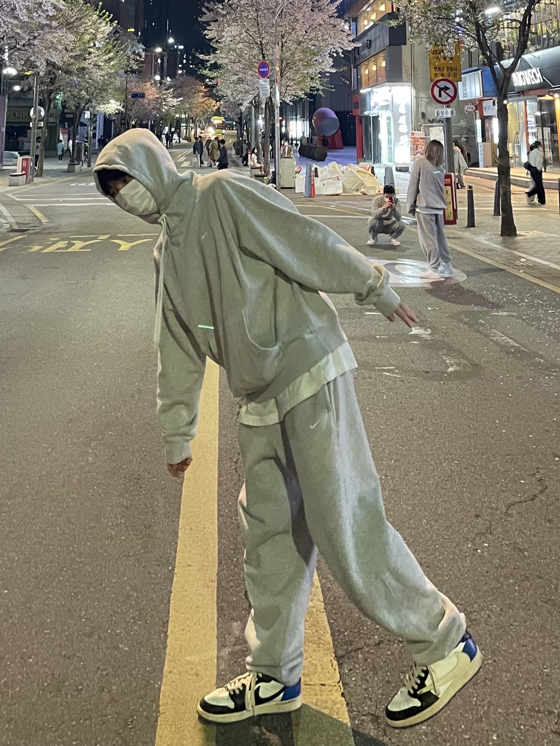 소코년 (@sonyunko) 님의 게시물 | KREAM