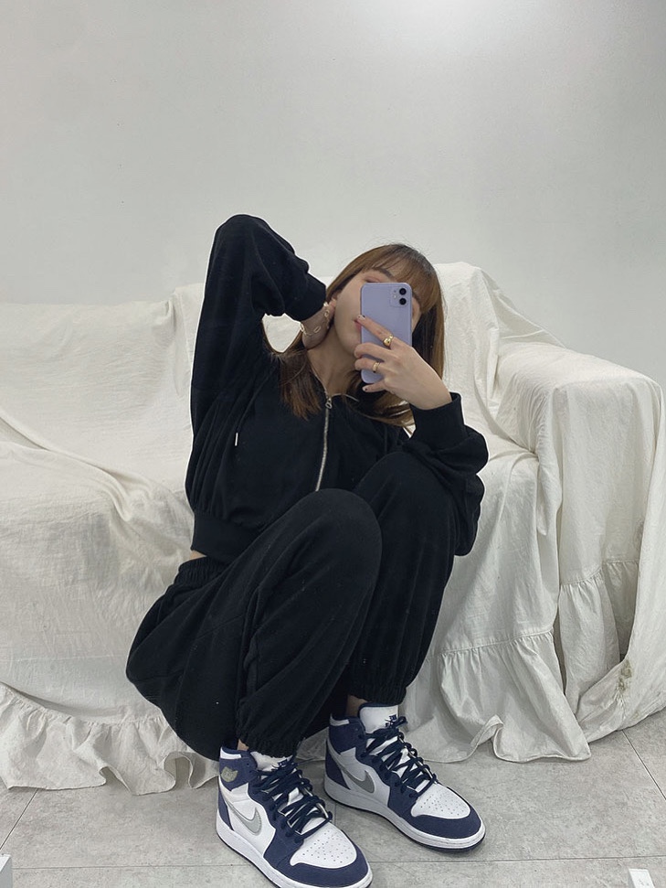 민지 (@povmin) 님의 게시물 | KREAM