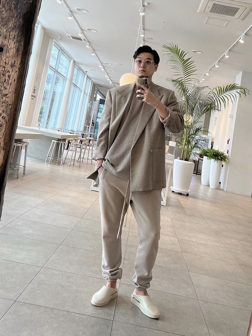 Jay (@jaytranada) 님의 게시물 | KREAM