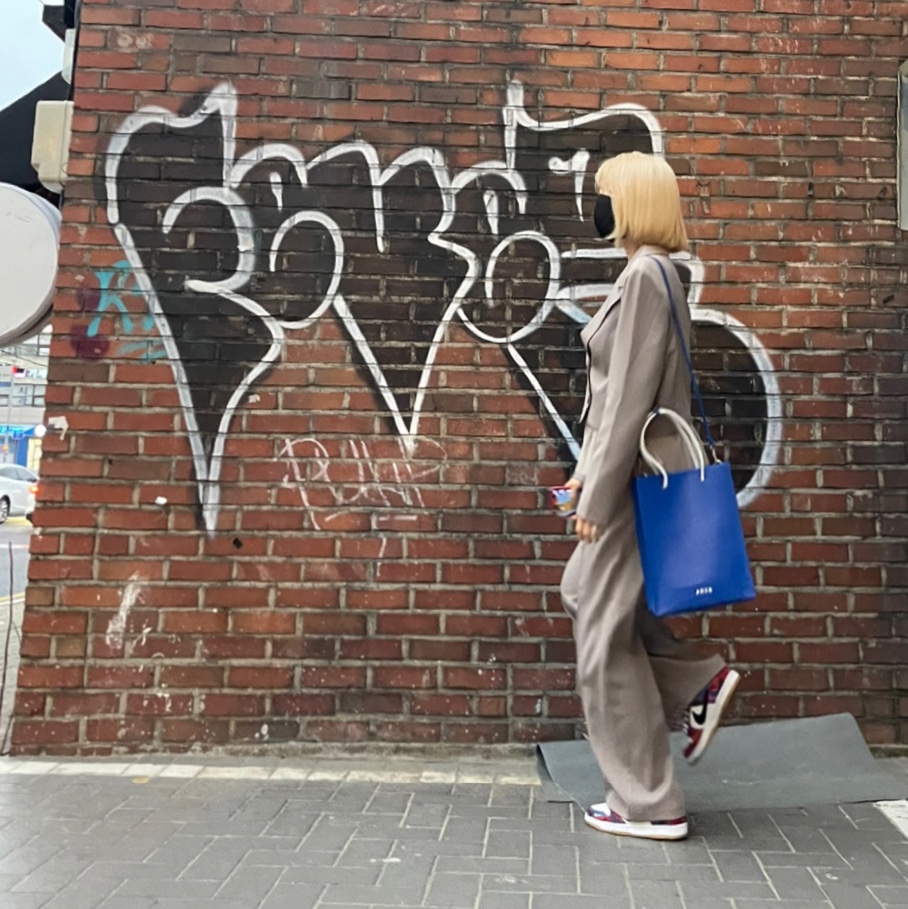 rev.hyeok (@sticky) 님의 게시물 | KREAM