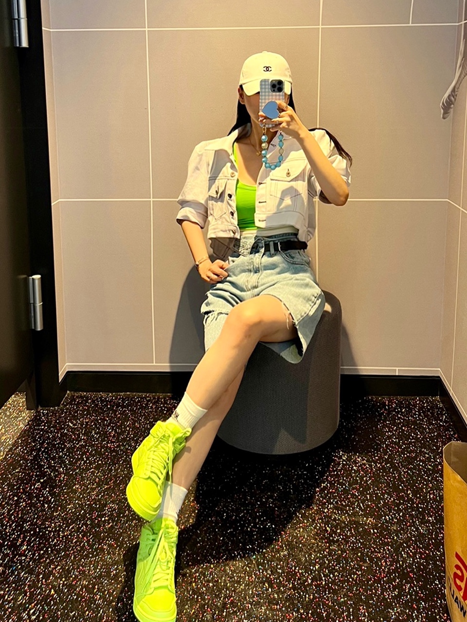 꿀벌이🐝 이지유 (@amelia_v) 님의 게시물 | KREAM