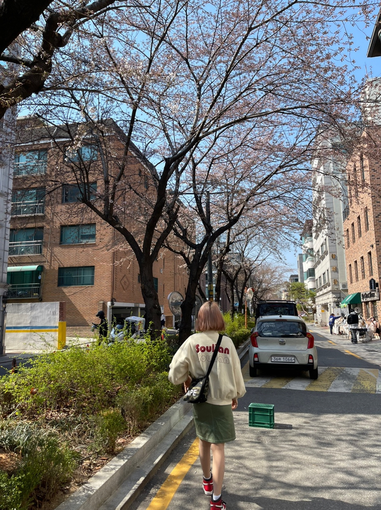 rev.hyeok (@sticky) 님의 게시물 | KREAM