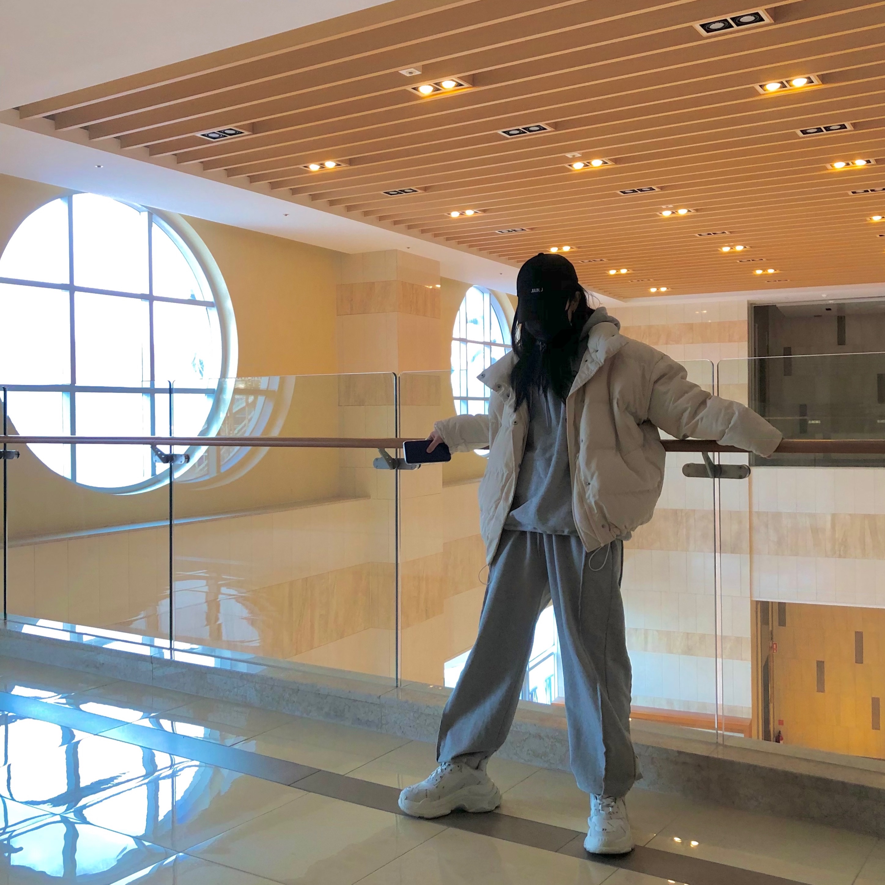 쫄 (@ji._.sol) 님의 게시물 | KREAM