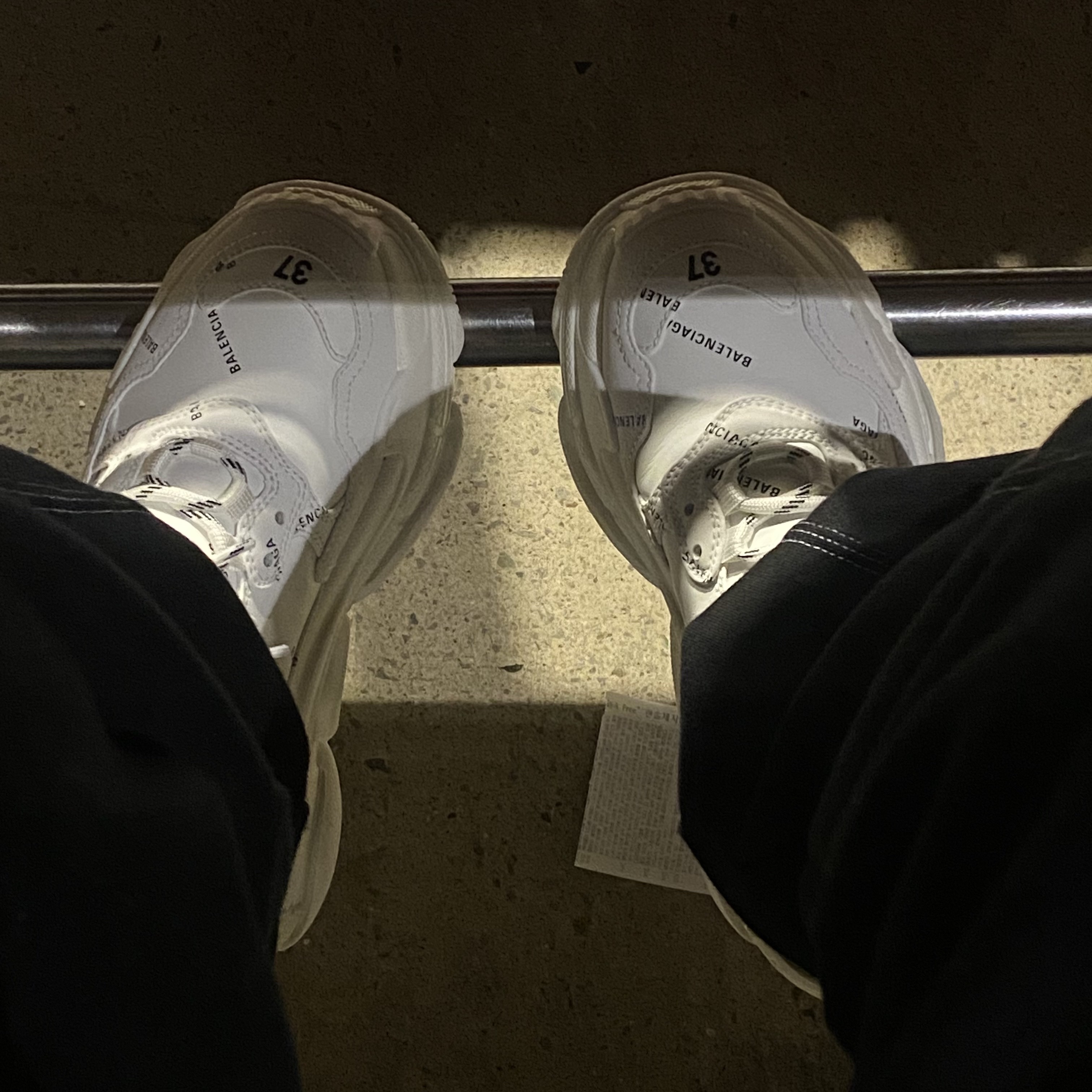 쫄 (@ji._.sol) 님의 게시물 | KREAM