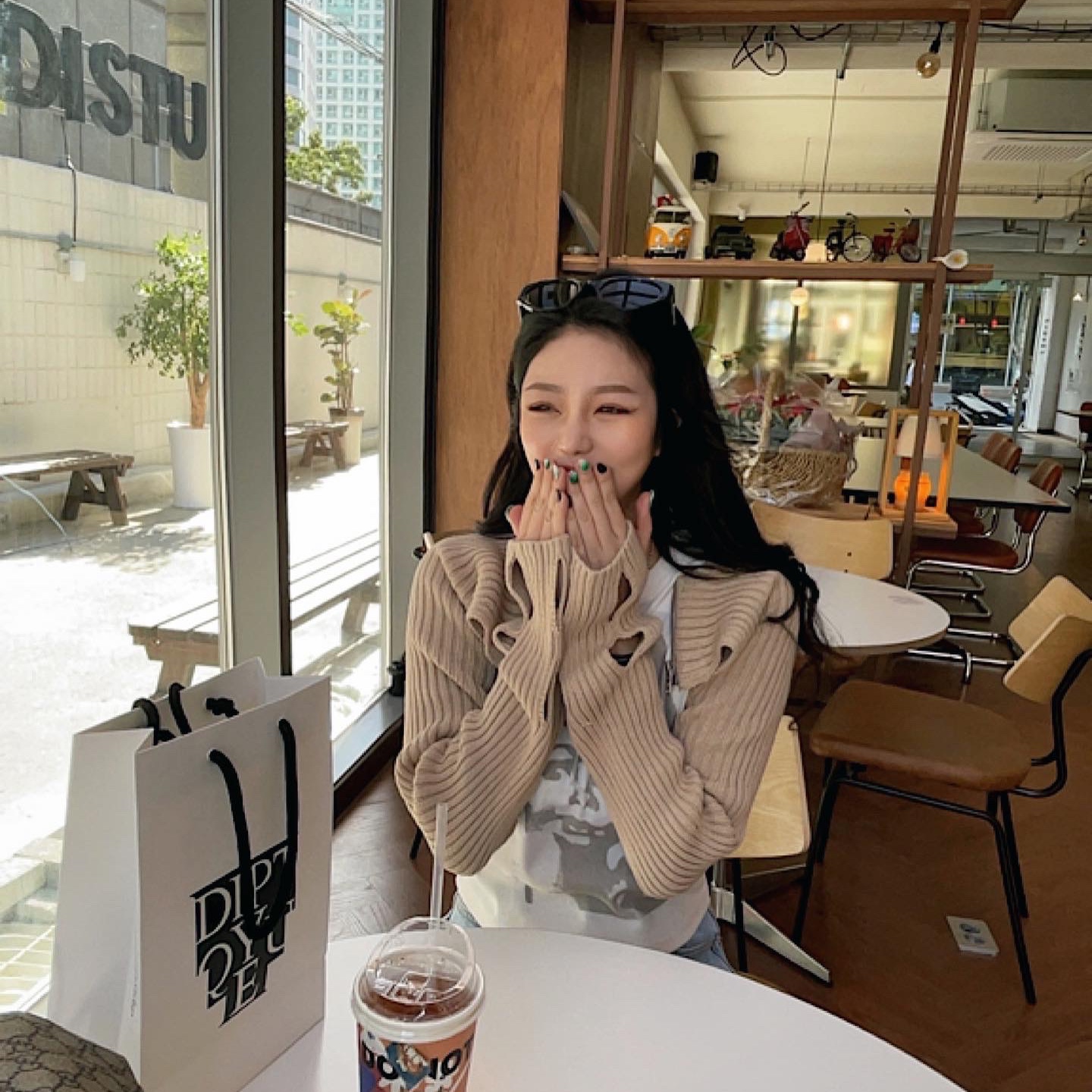 insta @h.aons (@h.aons) 님의 게시물 | KREAM