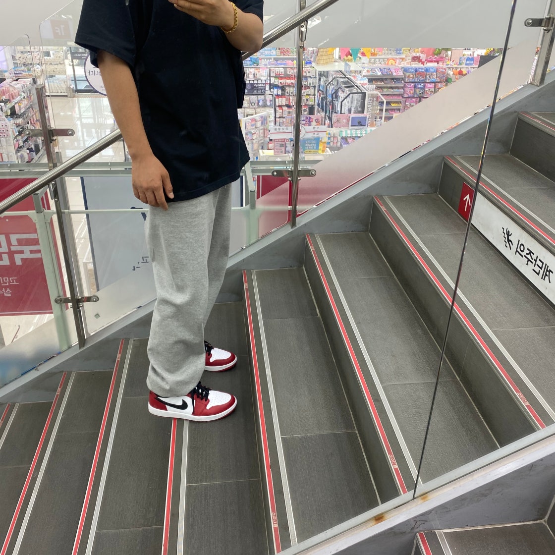 smj (@smoo.ddi) 님의 게시물 | KREAM